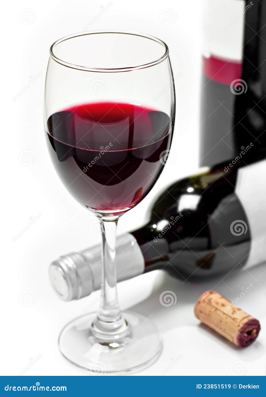 Rotweinglas und -flaschen stockbild. Bild von köstlich - 23851519
