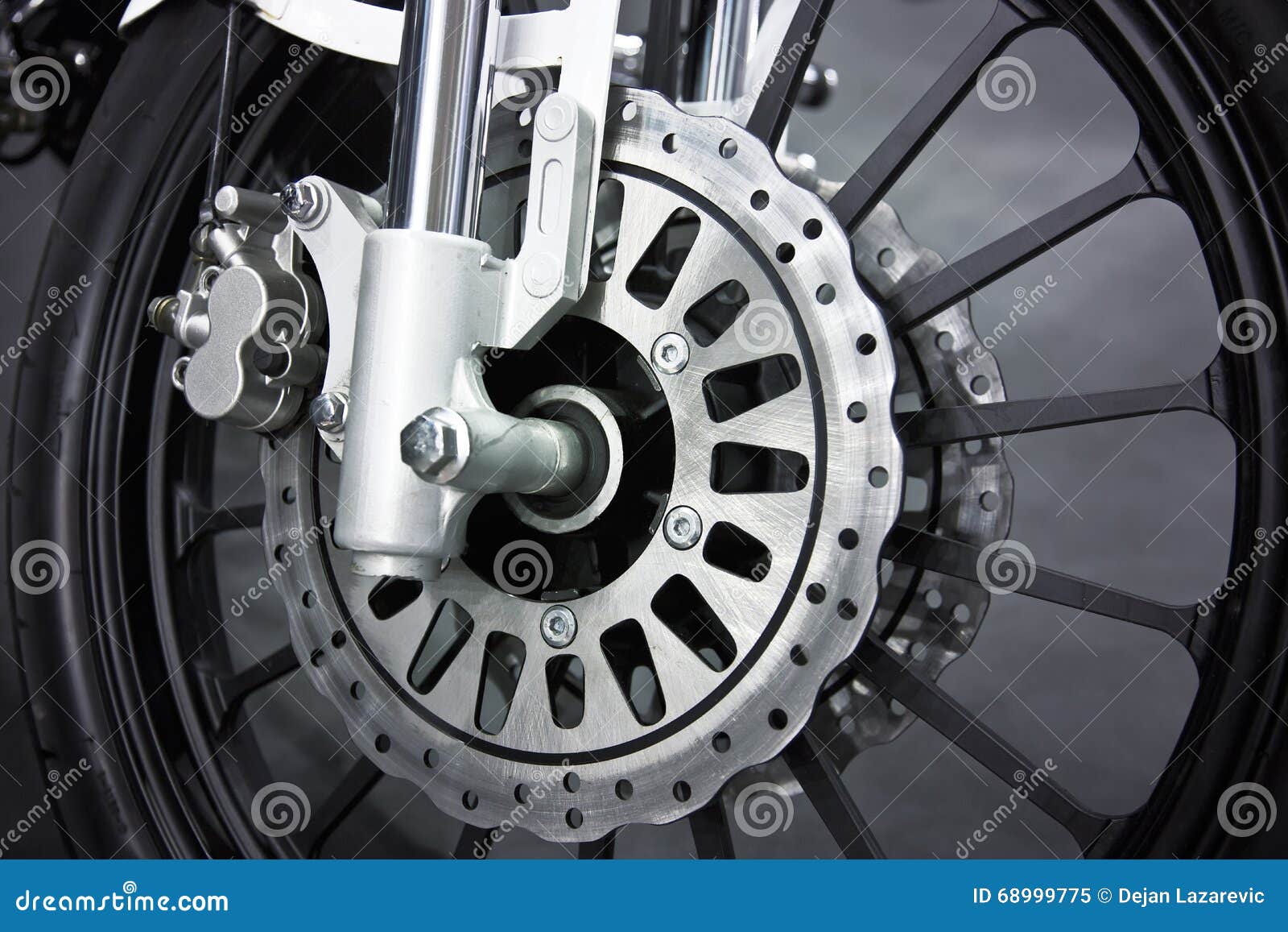 Roue de moto image stock. Image du automobile, sécurité - 68999775