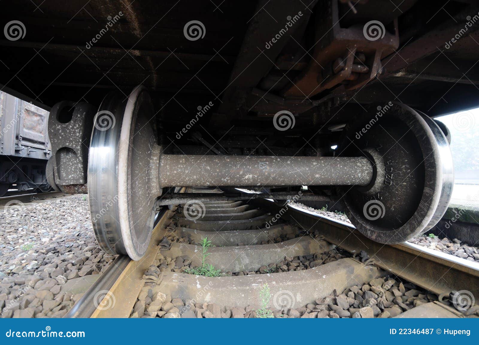 Roue de train de fret image stock. Image du connexion - 22346487