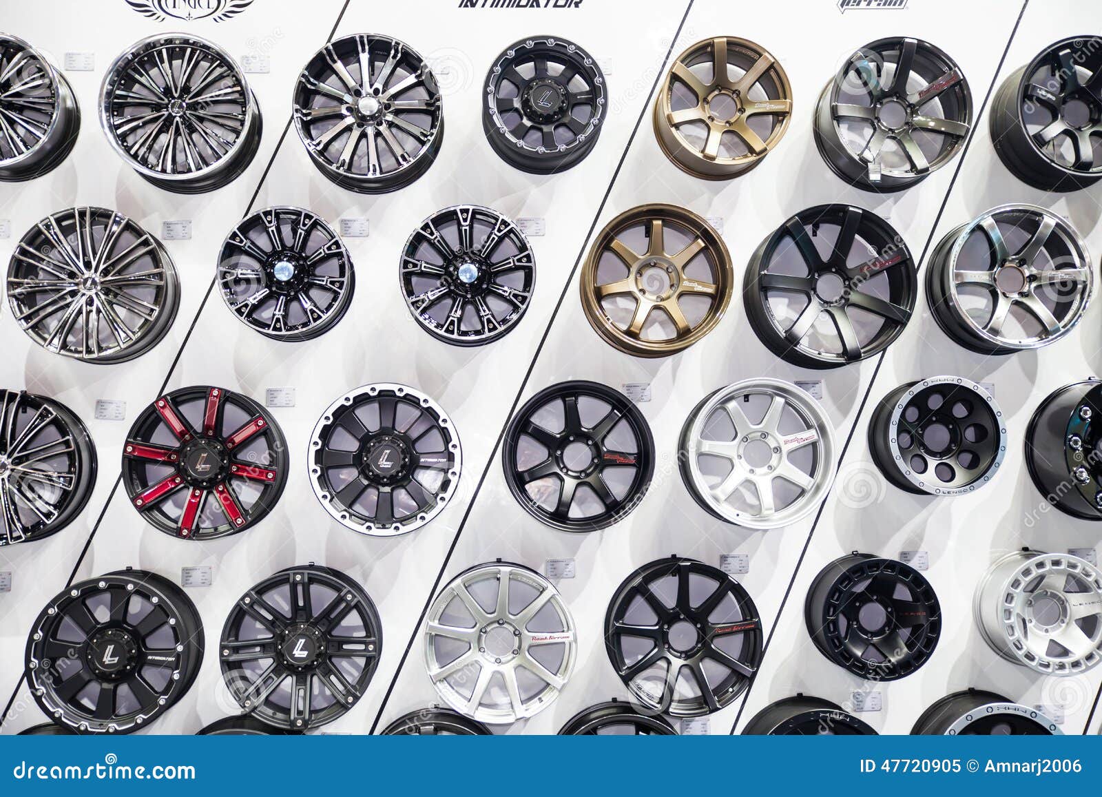 Roues d'alliage image éditorial. Image du moderne, voiture - 47720905