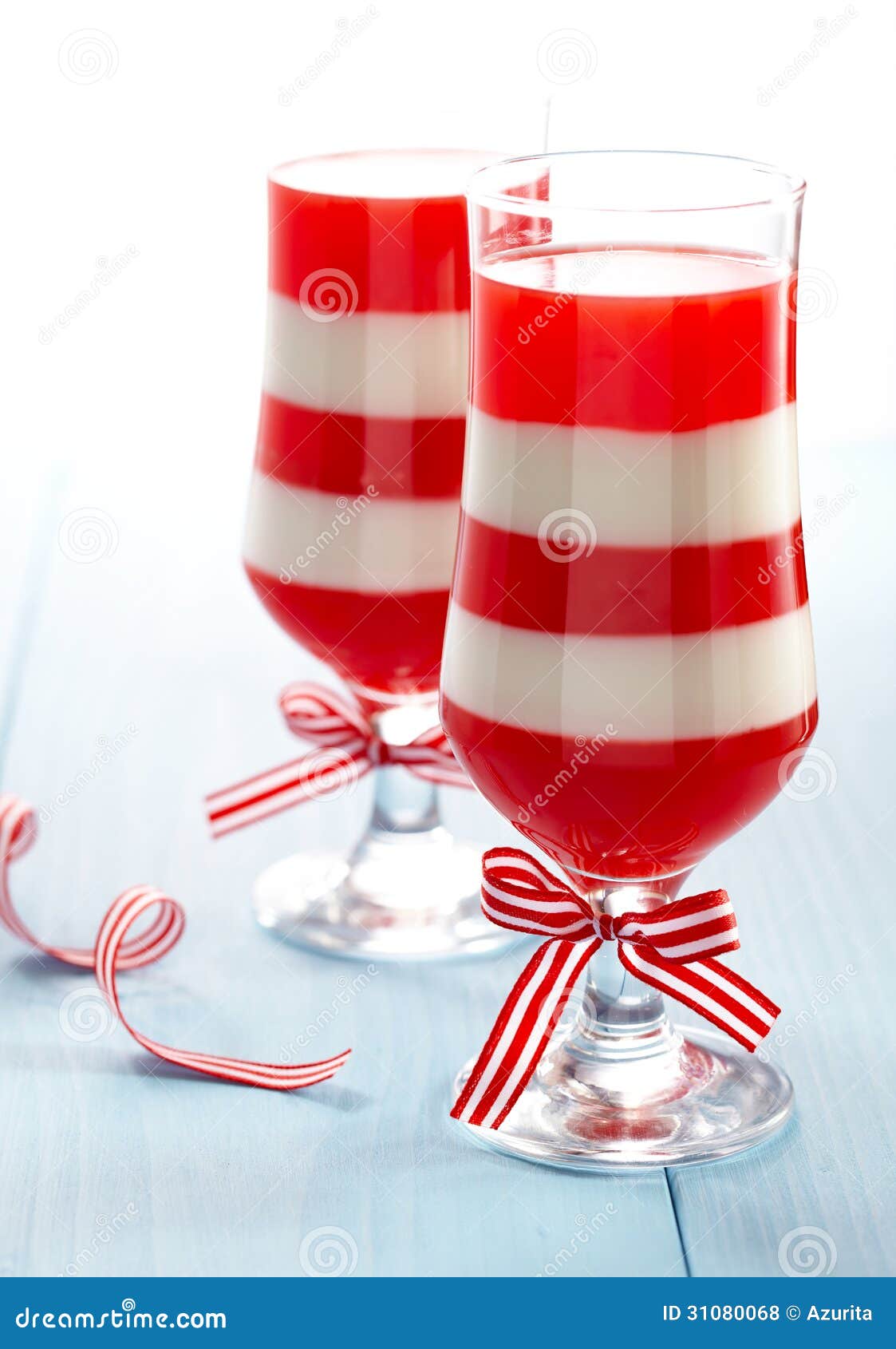 Rouge Et Blanc Barre Le Dessert Photo stock - Image du coloré, fraise ...
