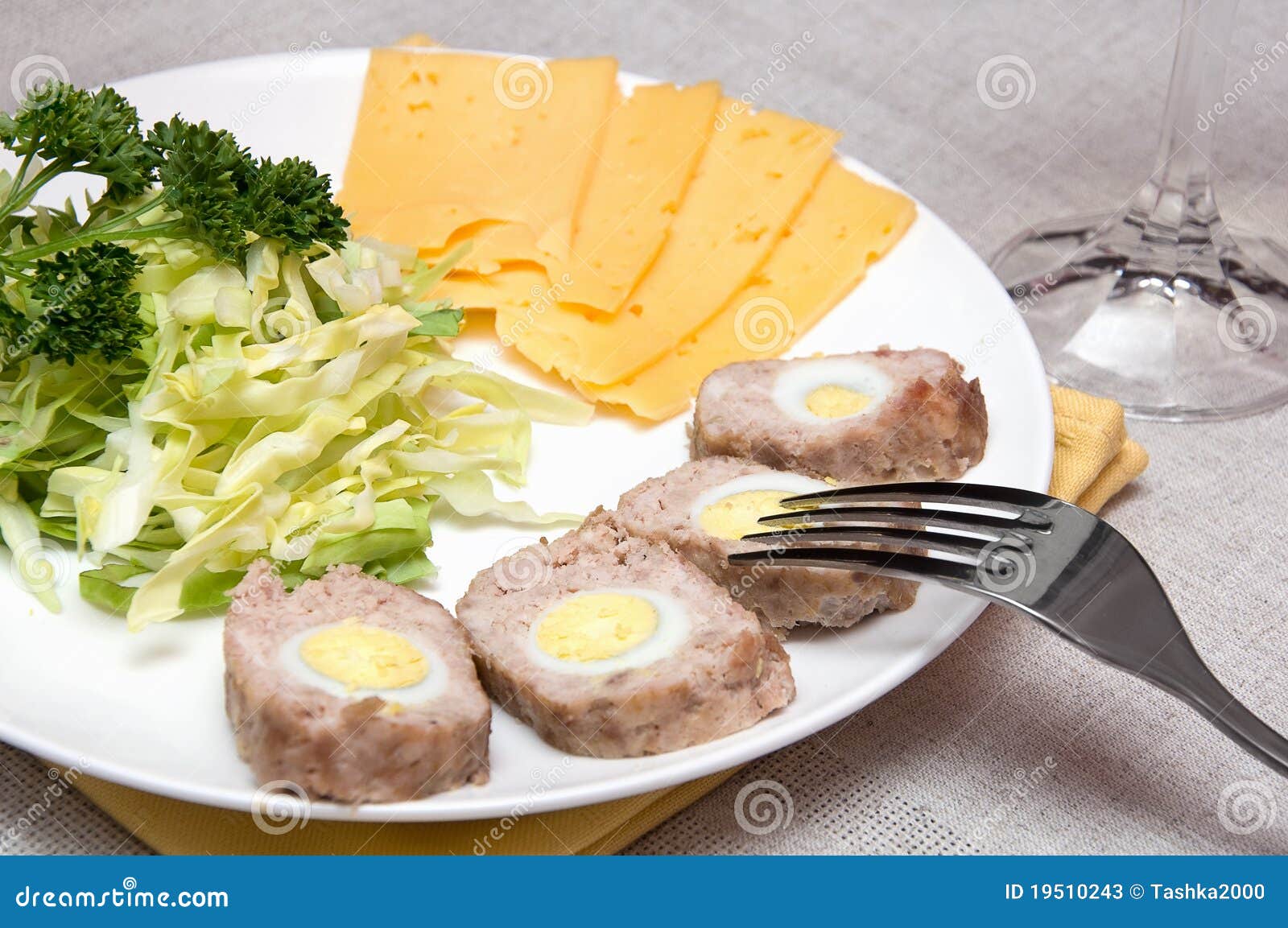 Roulade De Viande Avec Des Oeufs De Caille Image stock - Image of ...
