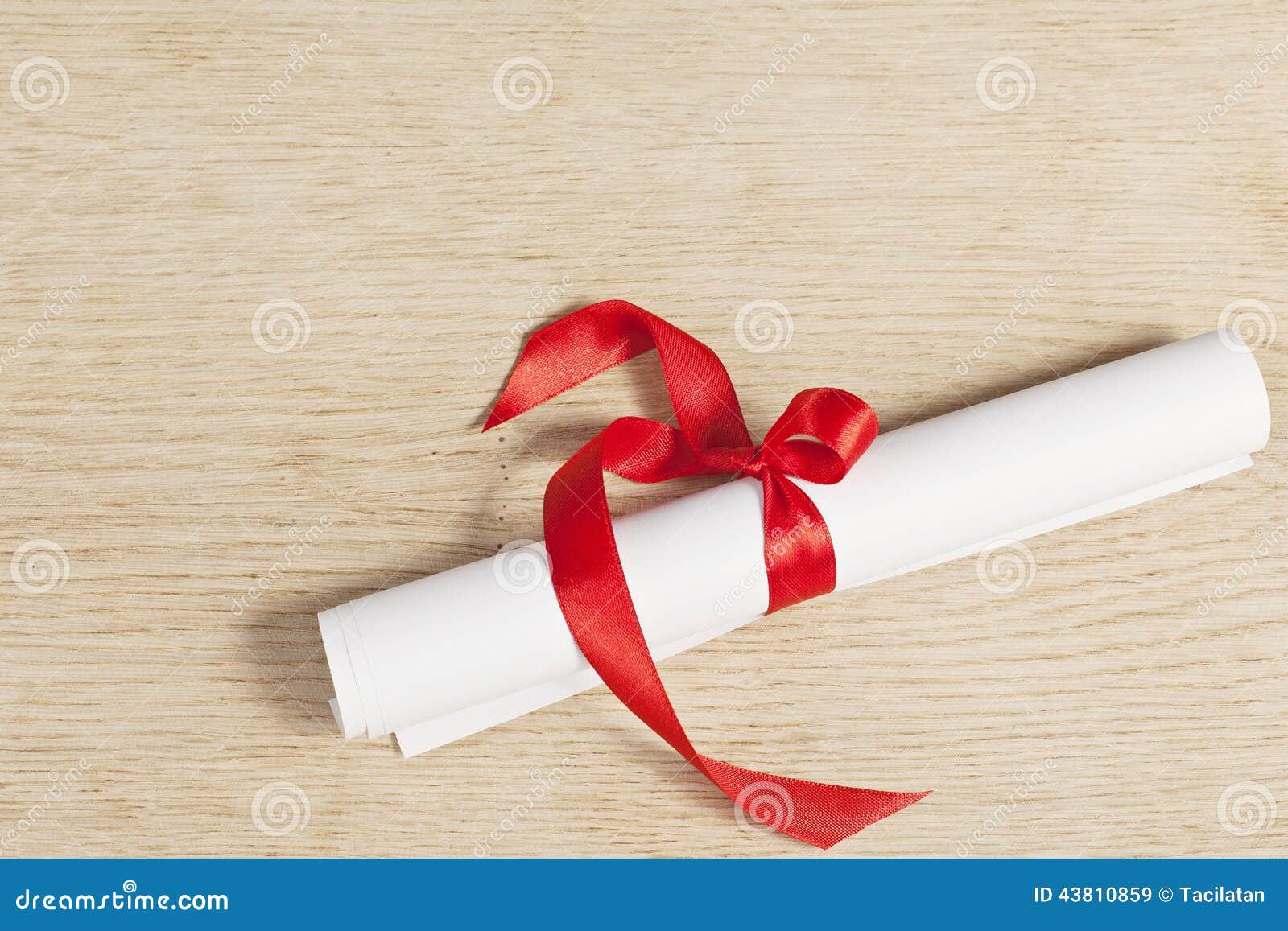 Rouleau De Papier Avec Un Ruban Rouge Image stock - Image du certificat ...