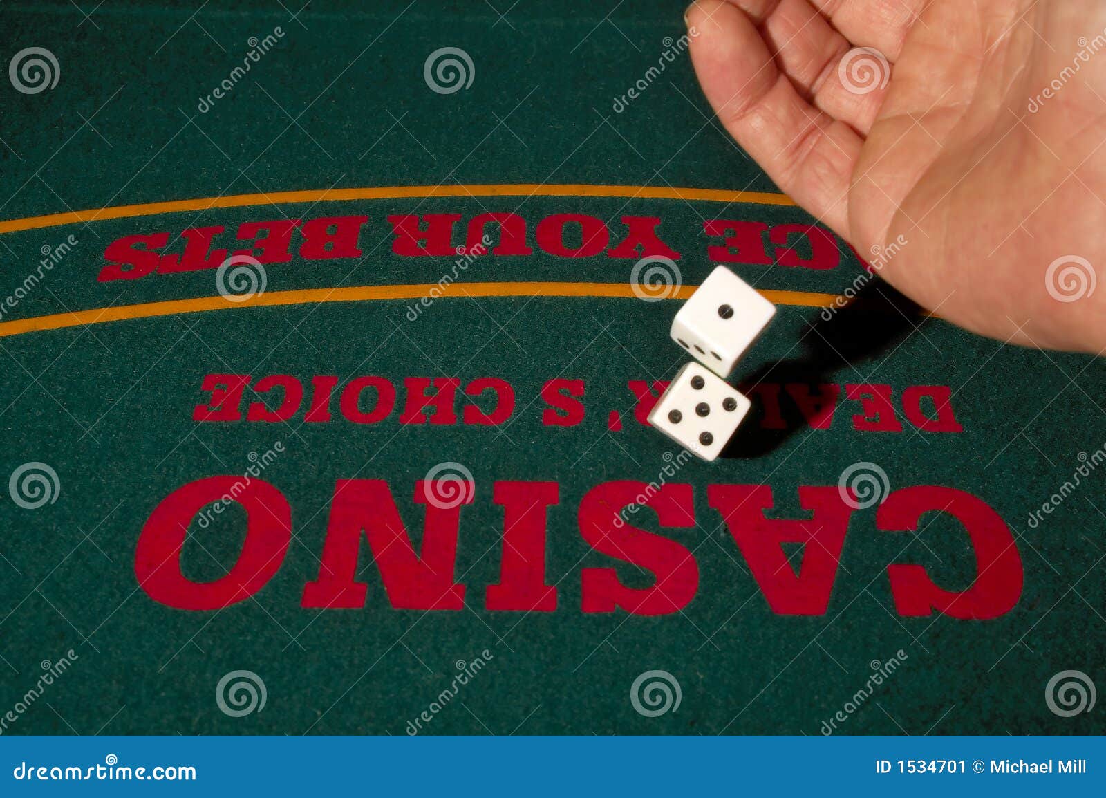 Roulis des matrices image stock. Image du action, argent - 1534701