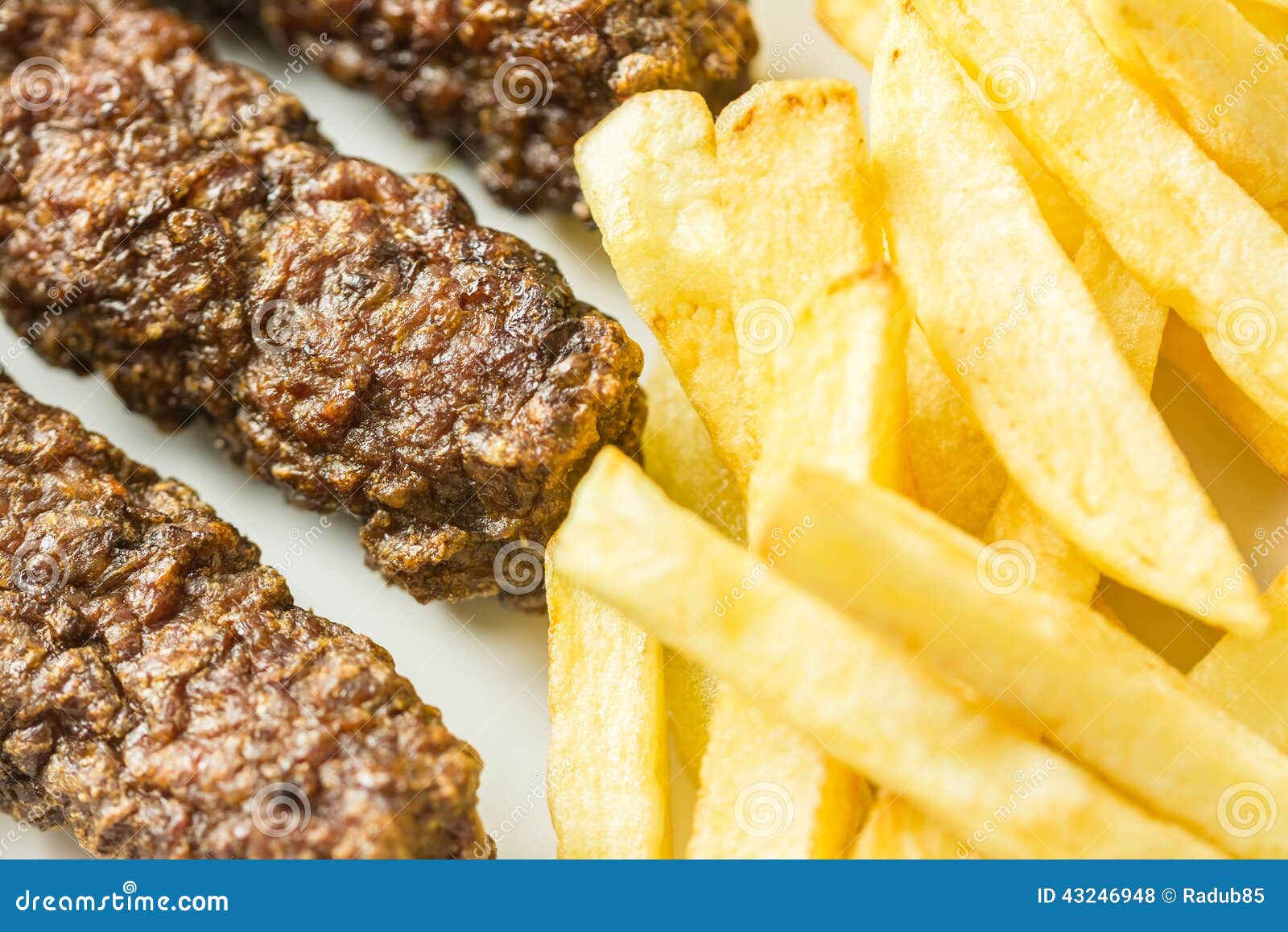 Roumain traditionnel Mici photo stock. Image du calories - 43246948