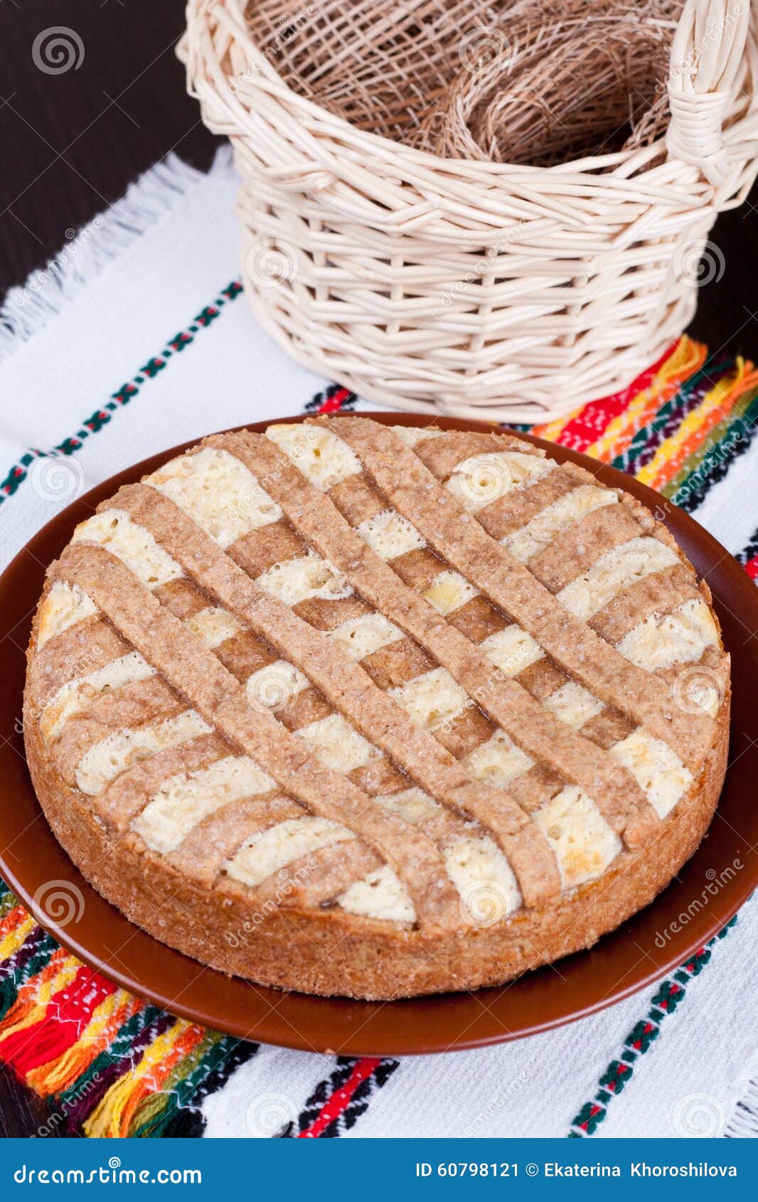 Round apple pie on a plate stock image. Image of piece - 60798121