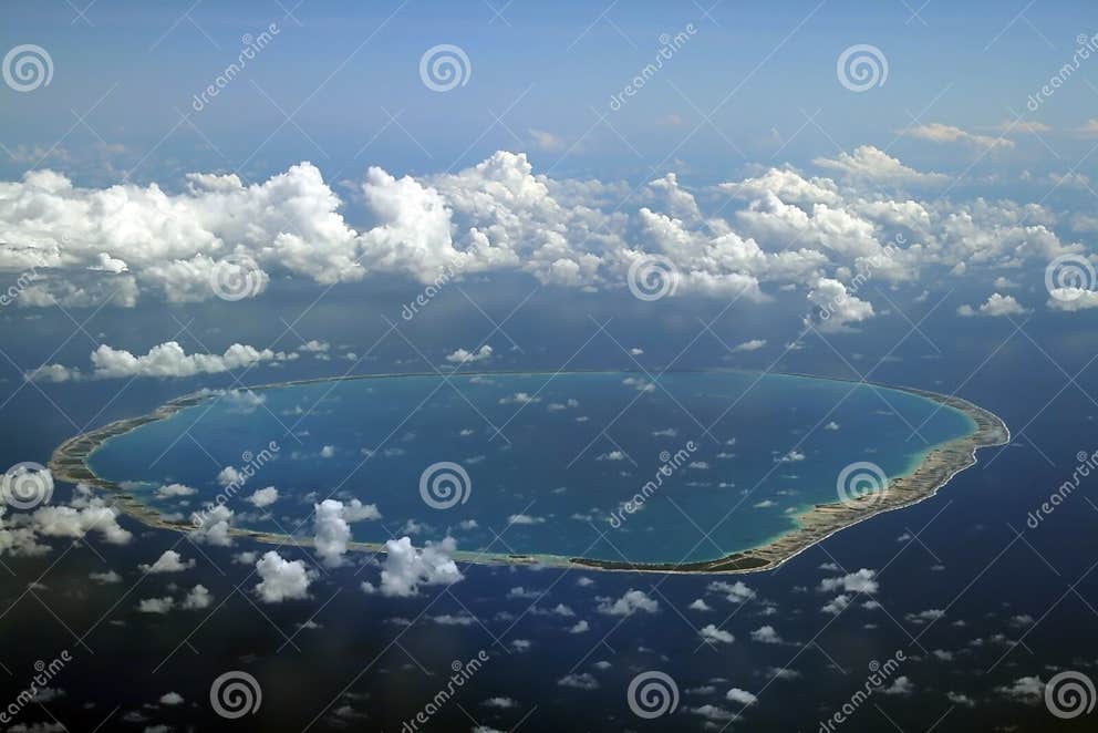 Round atoll stock photo. Image of turquoise, tikehau, polynesia - 1661980