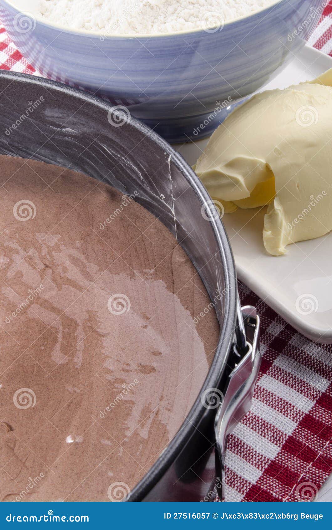 Round Baking Mold Filled with Dough Stock Image - Image of metal ...