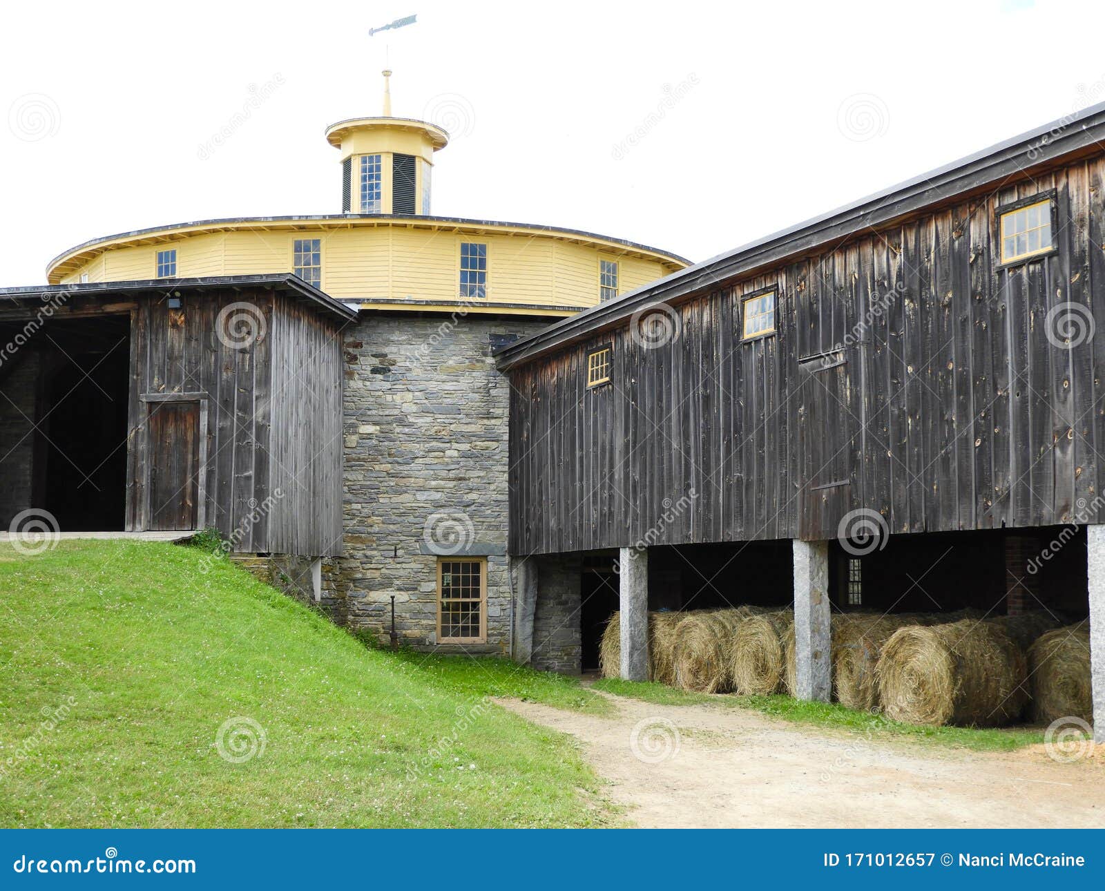 Shaker Round Barn Attachment Wood Barn Building Stock Image - Image of ...