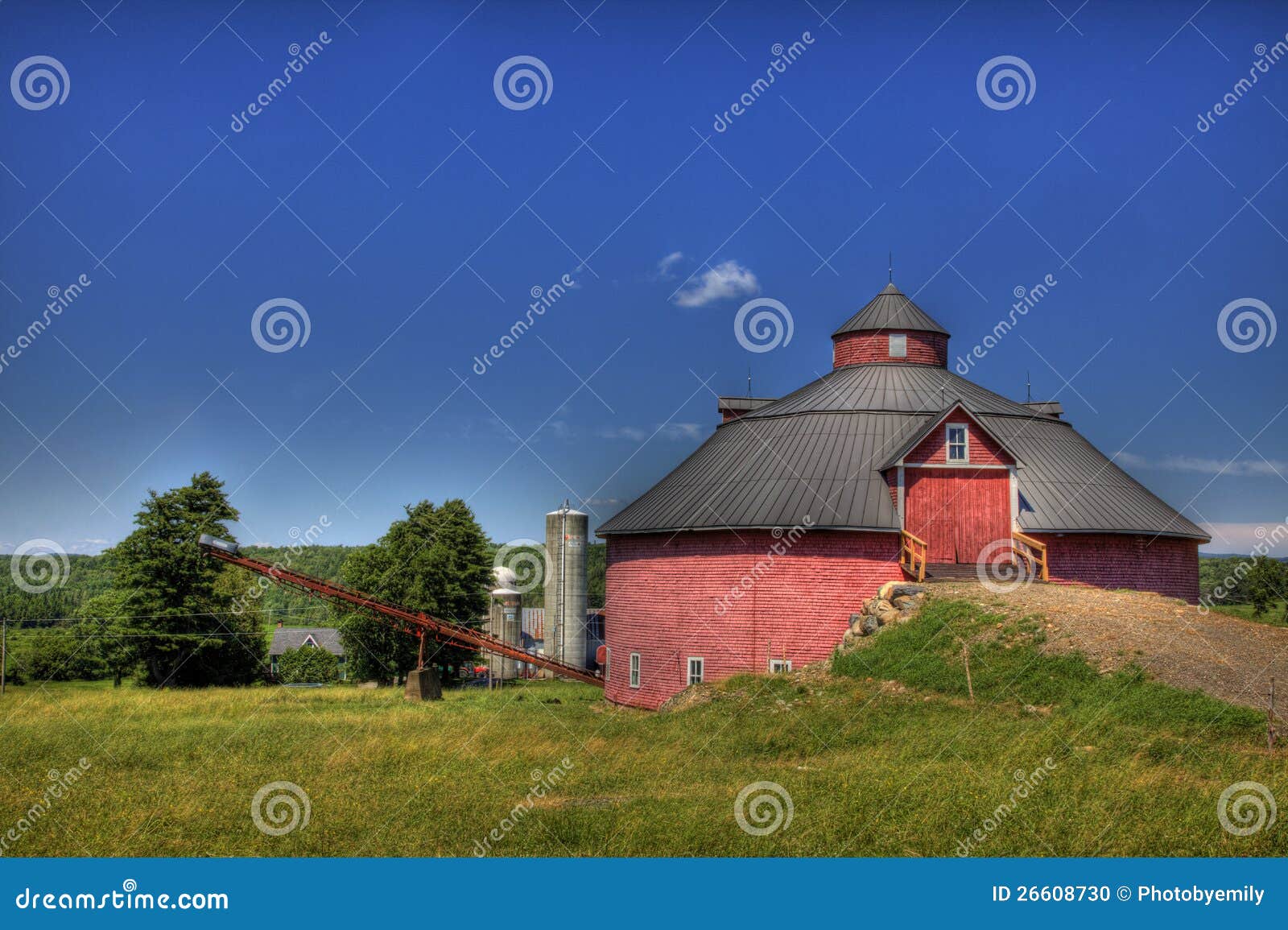 Round Barn in Farm Country stock photo. Image of silo - 26608730