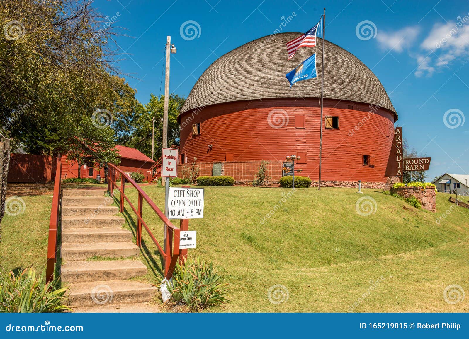 The Round Barn on Historic Route 66 Editorial Image - Image of business ...