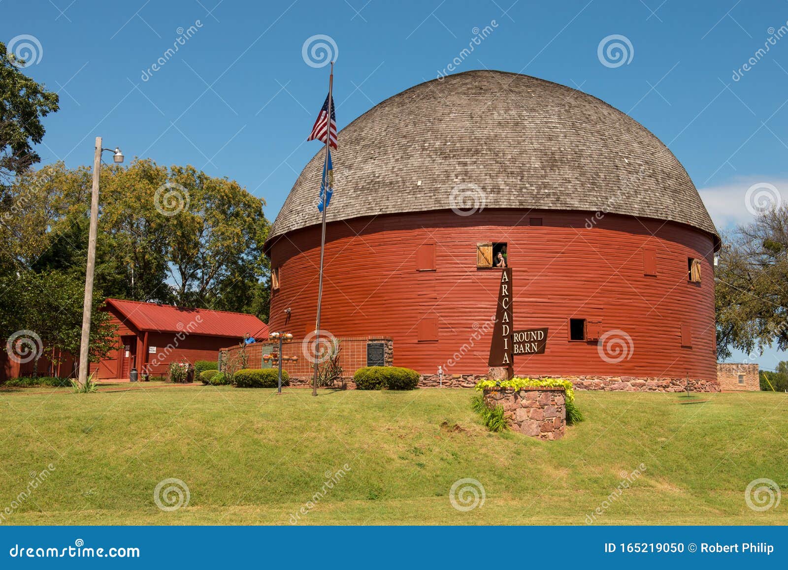 The Round Barn on Historic Route 66 Editorial Image - Image of farming ...
