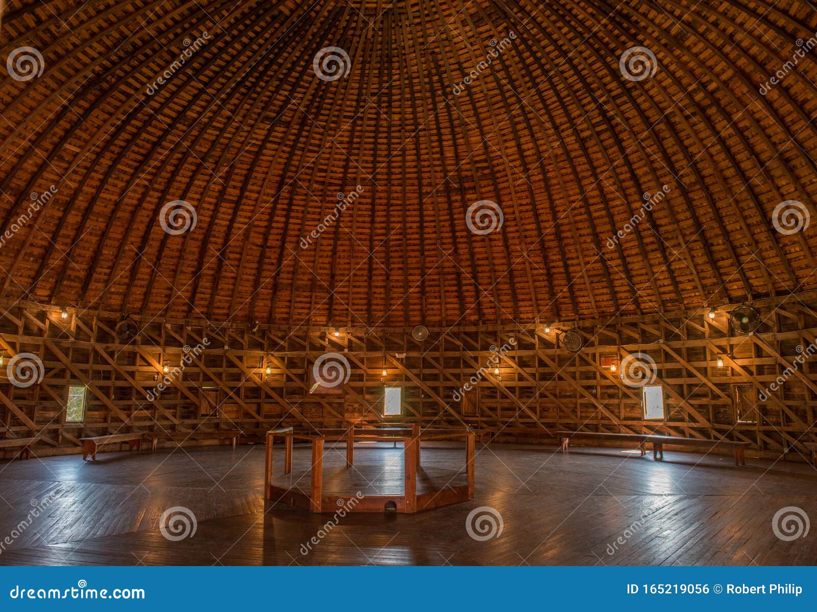 The Round Barn on Historic Route 66 Editorial Photo - Image of arcadia ...