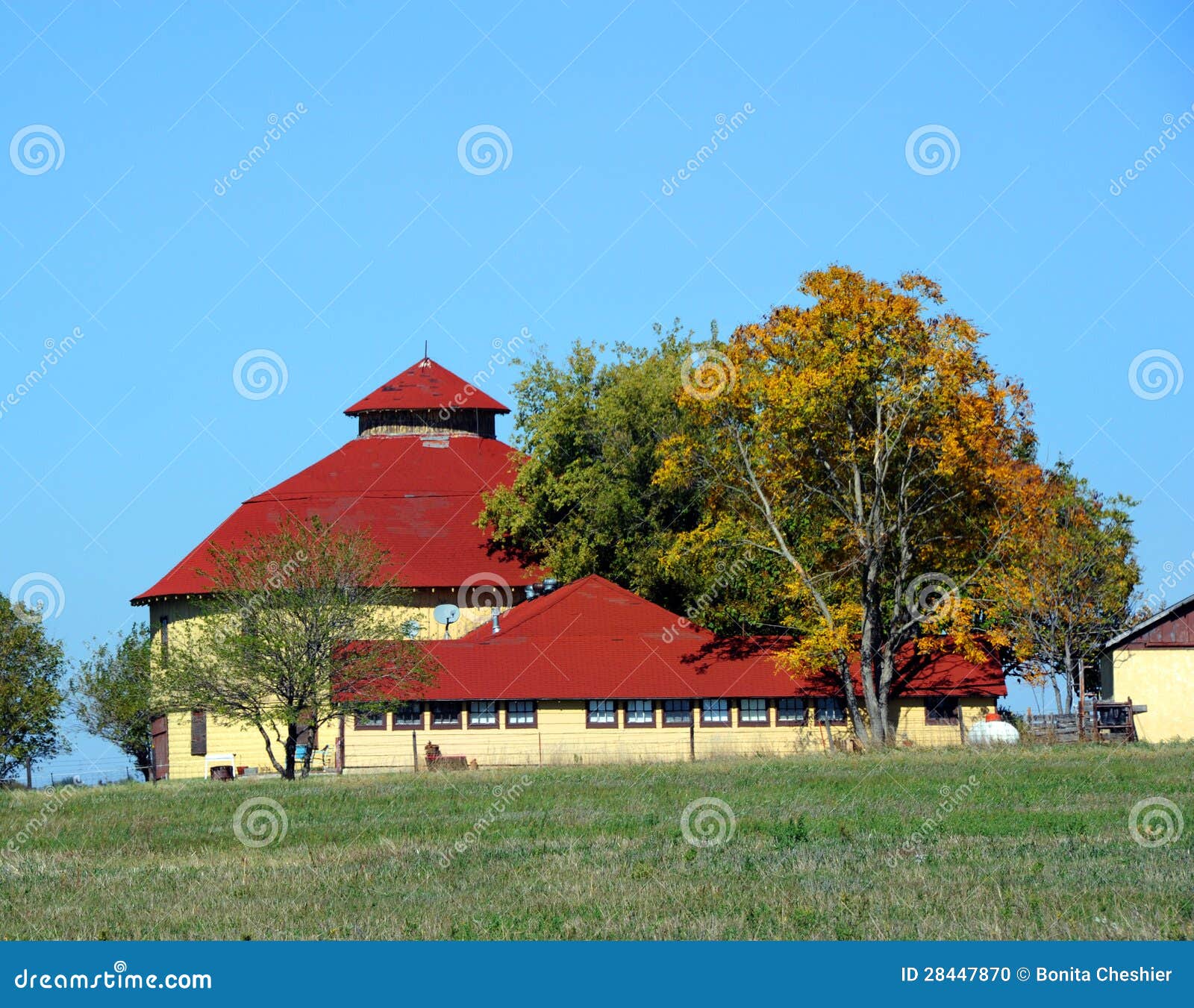 Round Barn with Shingle Roof Stock Photo - Image of historic, meadow ...