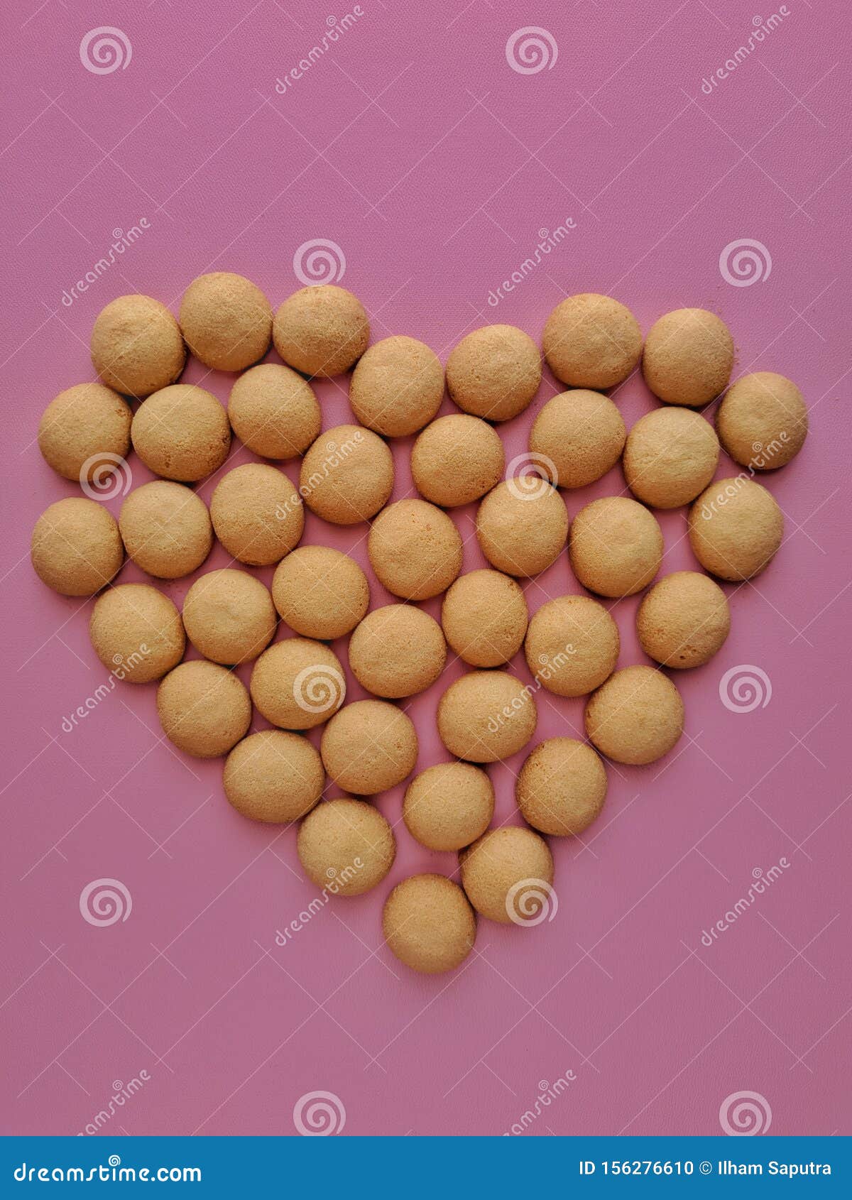 Round Biscuit Pattern Background, Biscuits Arranged in a Heart Shape or ...