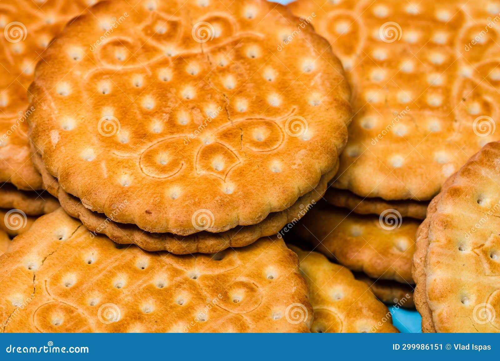 Round Biscuits with Chocolate Cream, Sandwich Biscuits with Chocolate ...
