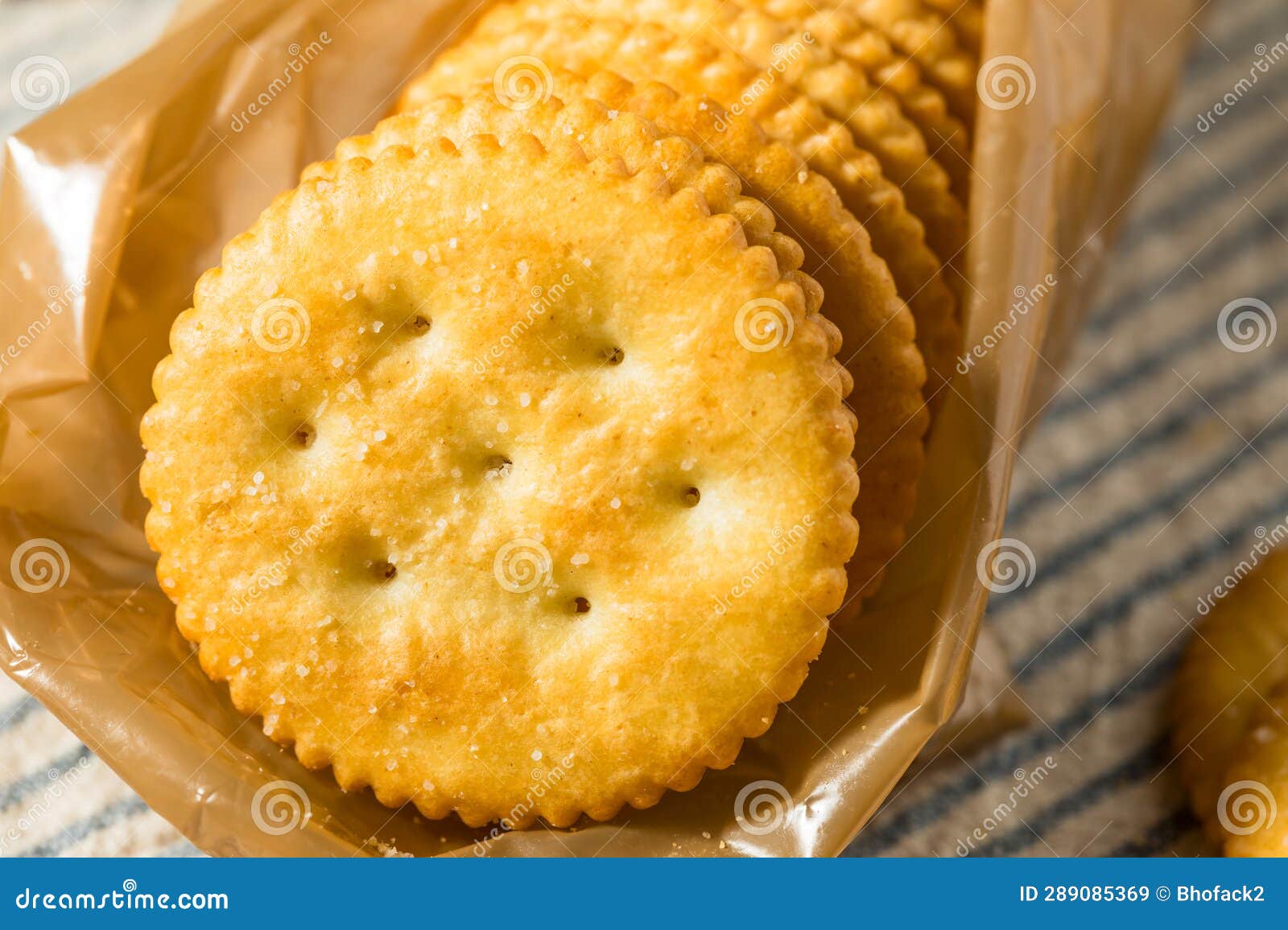 Round Brown Healthy Crackers Stock Image - Image of stack, appetizer ...