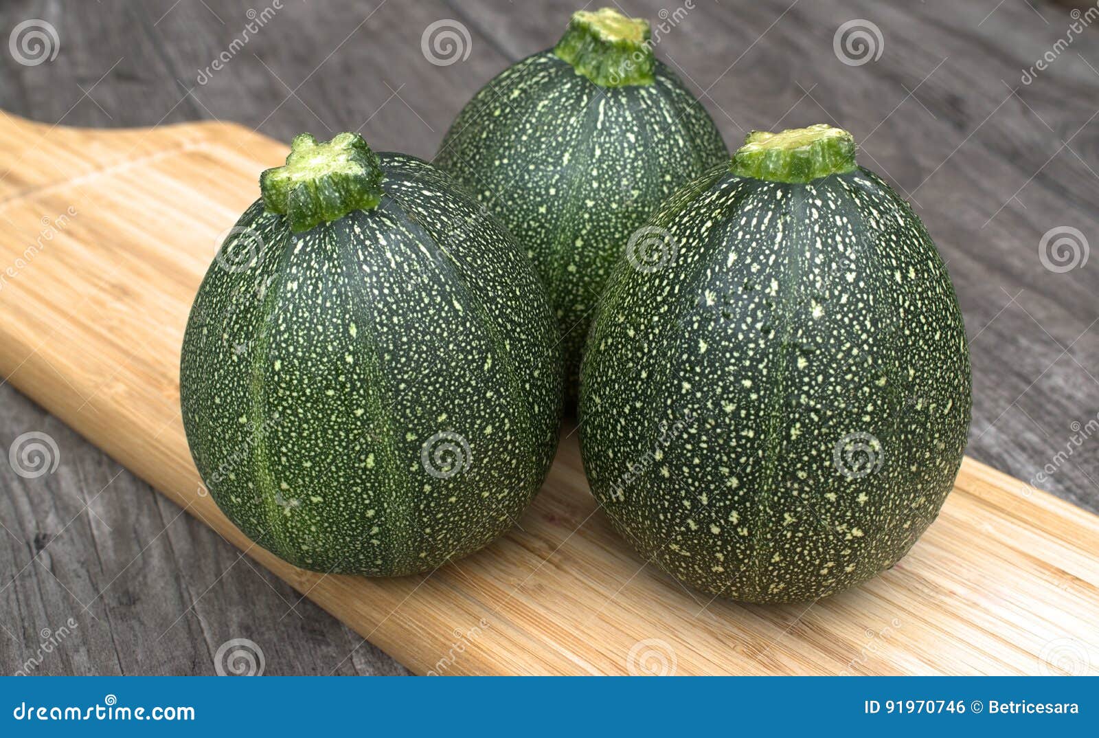 Round Courgette on Cutting Board. Stock Photo - Image of nutrition ...