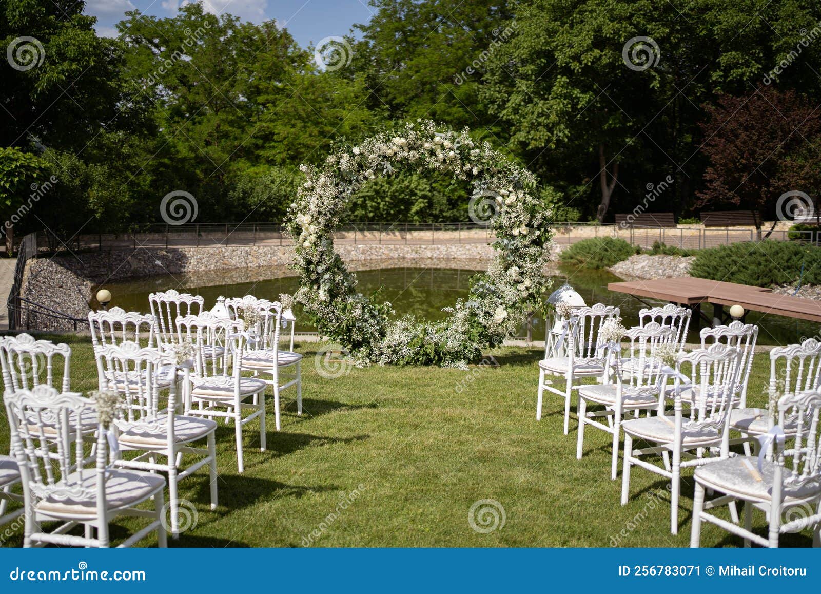 Round Flower Arch. Circle Wedding Ceremony Arch. Trend. Outside ...