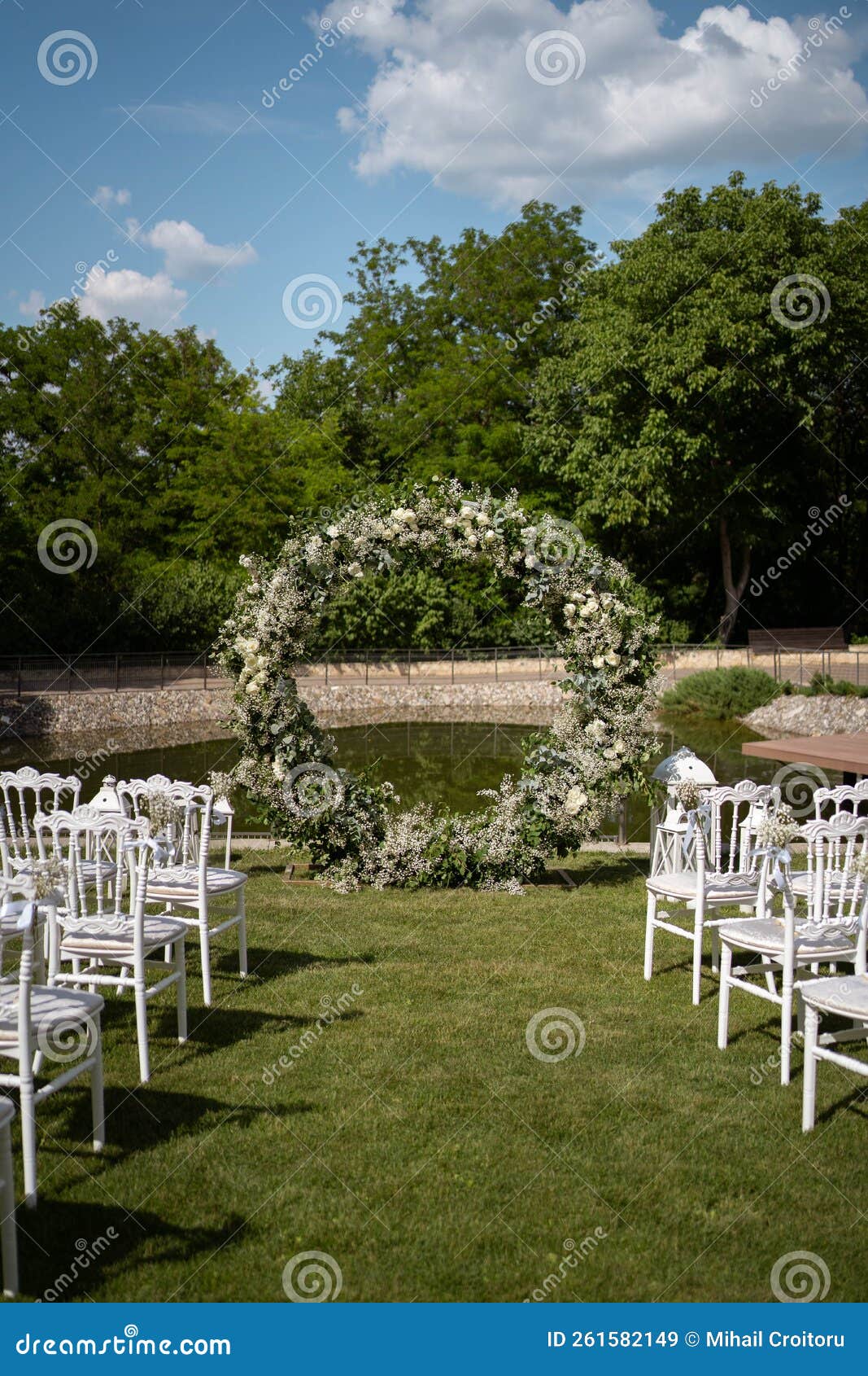 Round Flower Arch. Circle Wedding Ceremony Arch. Trend. Outside ...