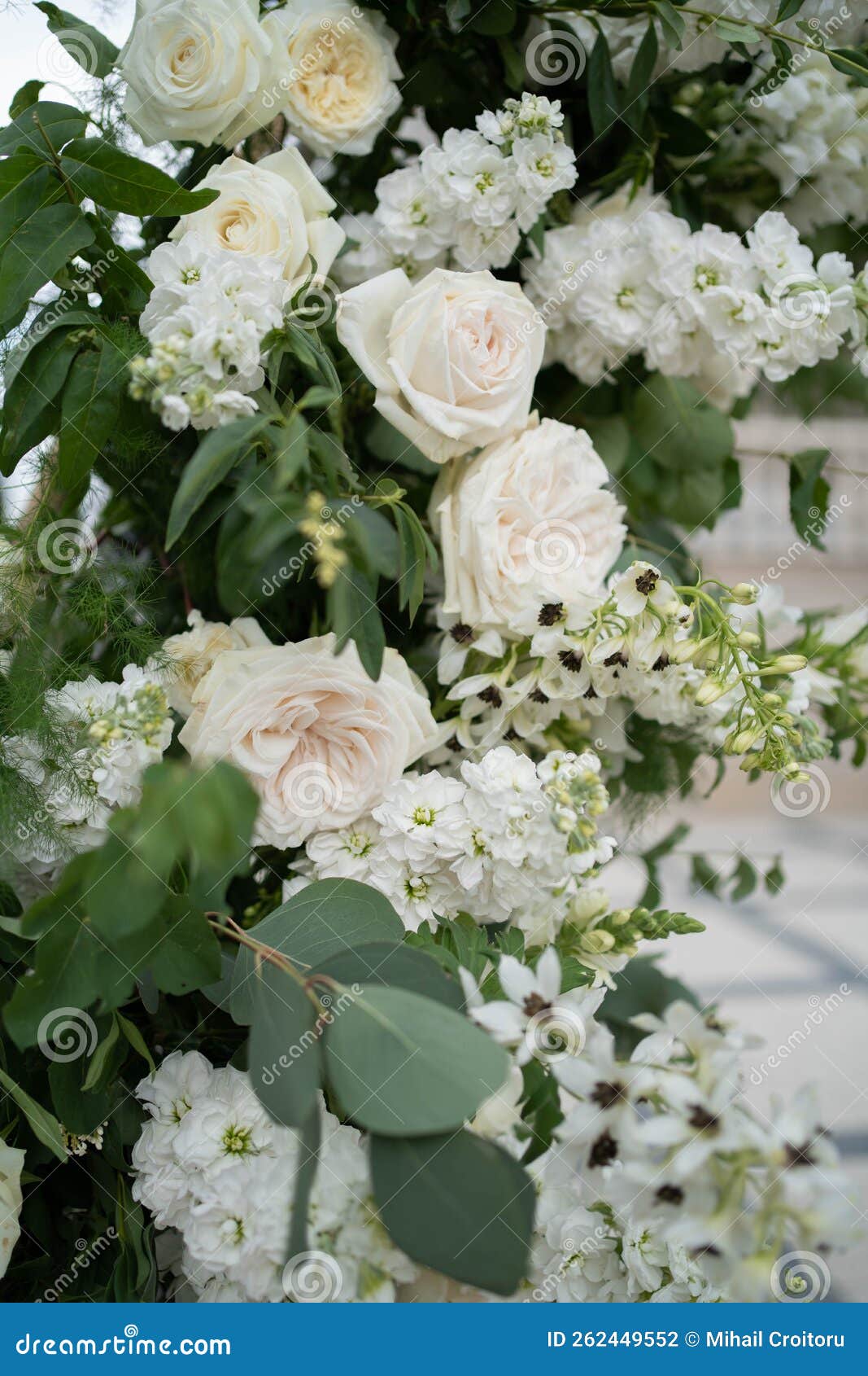 Round Flower Arch. Circle Wedding Ceremony Arch. Trend. Outside ...