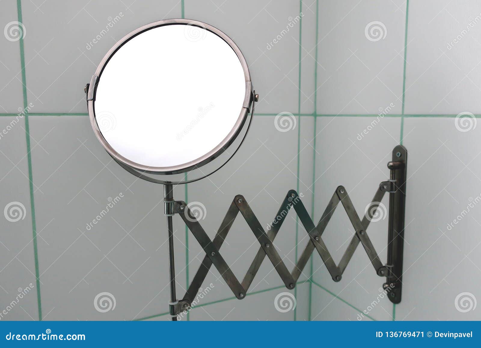 Round folding mirror stock image. Image of makeup, glass - 136769471