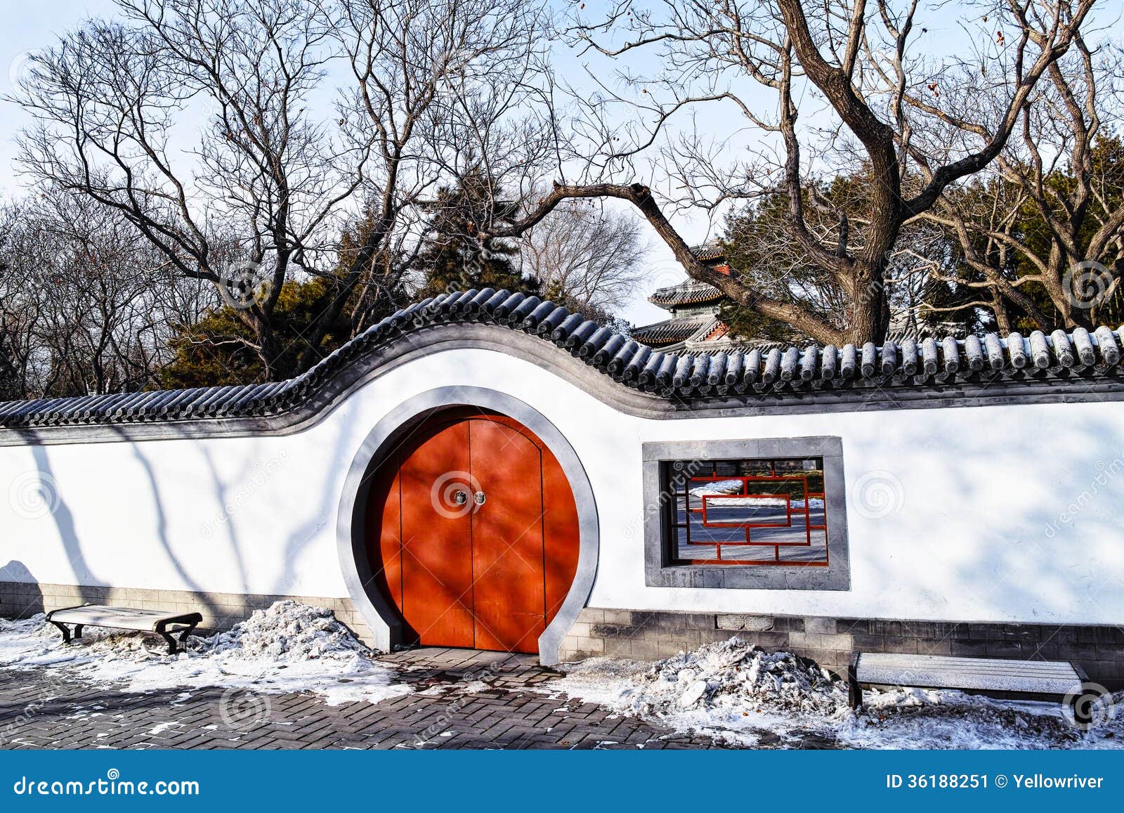 Round gate in Chinese park stock image. Image of gate - 36188251