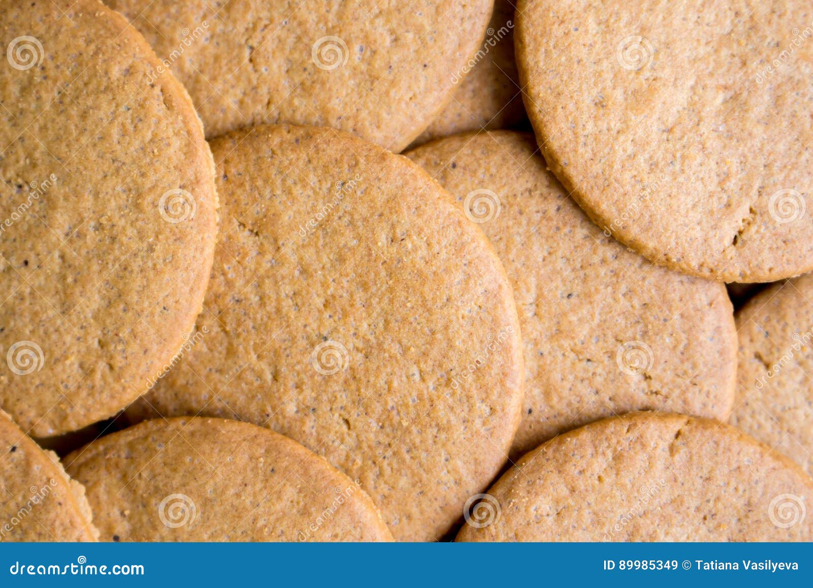 Round gingerbread cookies stock image. Image of cake - 89985349