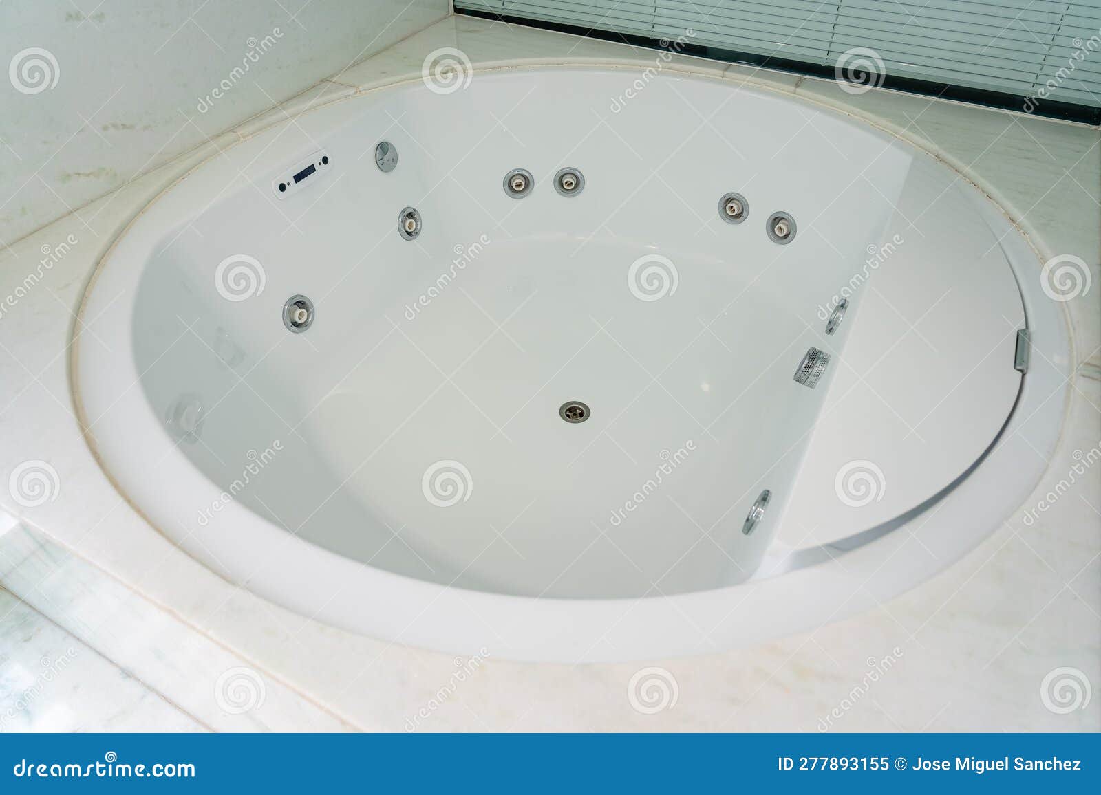 Round Jacuzzi Inside a Room To Enjoy and Relax in the Water. Stock ...