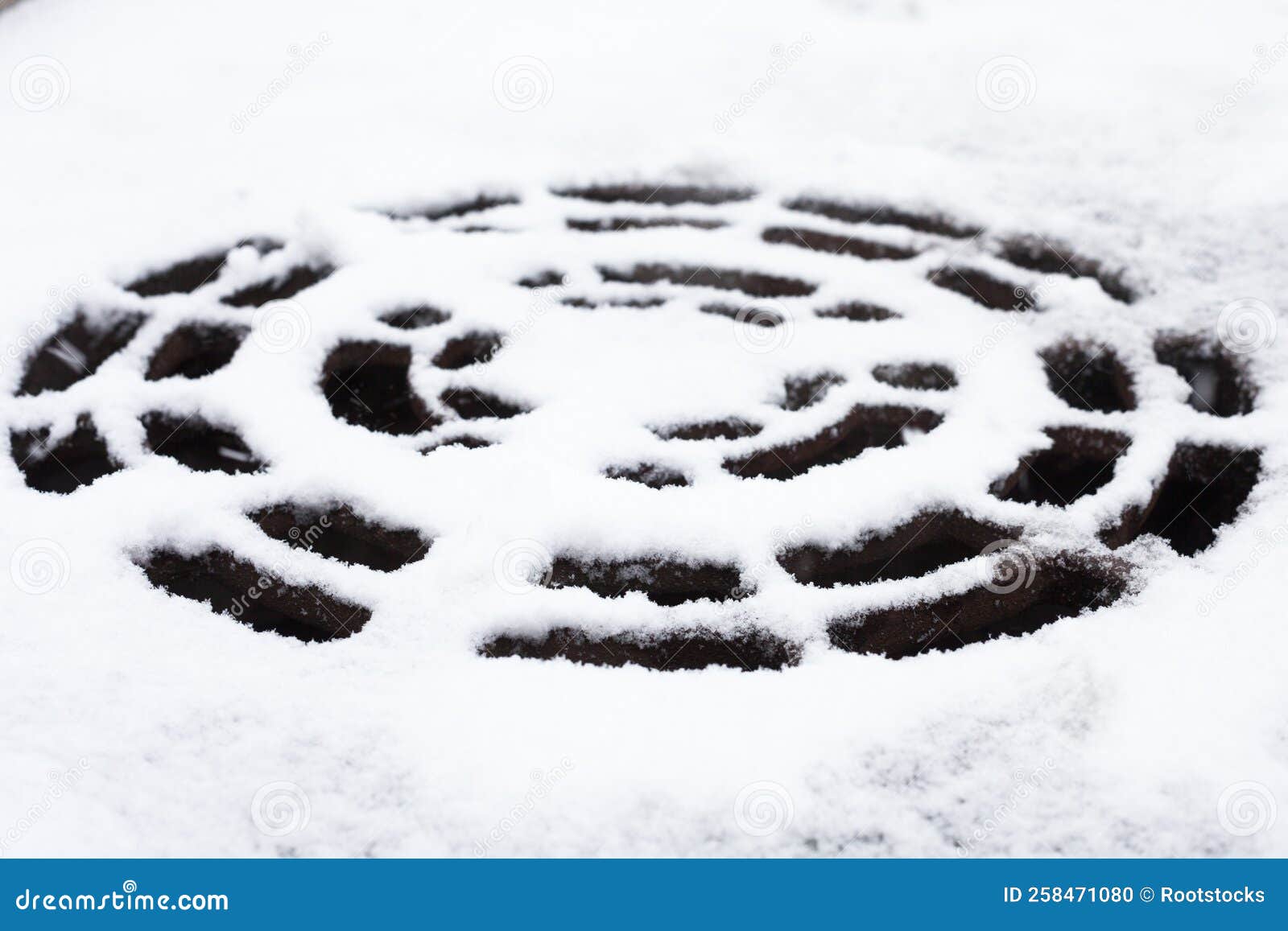Round Manhole Covered with Snow Stock Photo - Image of grate, frosty ...