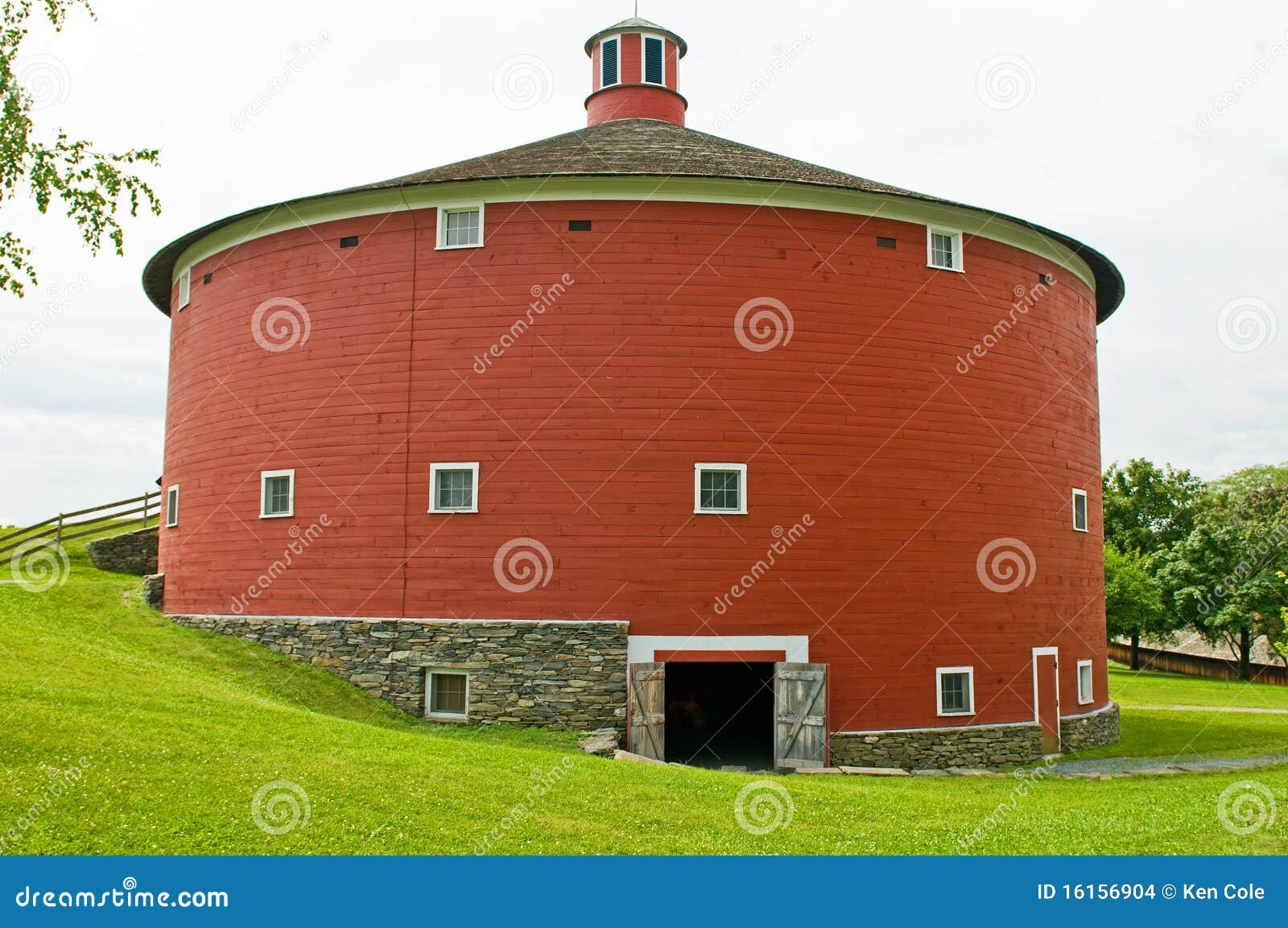 Round red barn stock photo. Image of shelbourne, countryside - 16156904