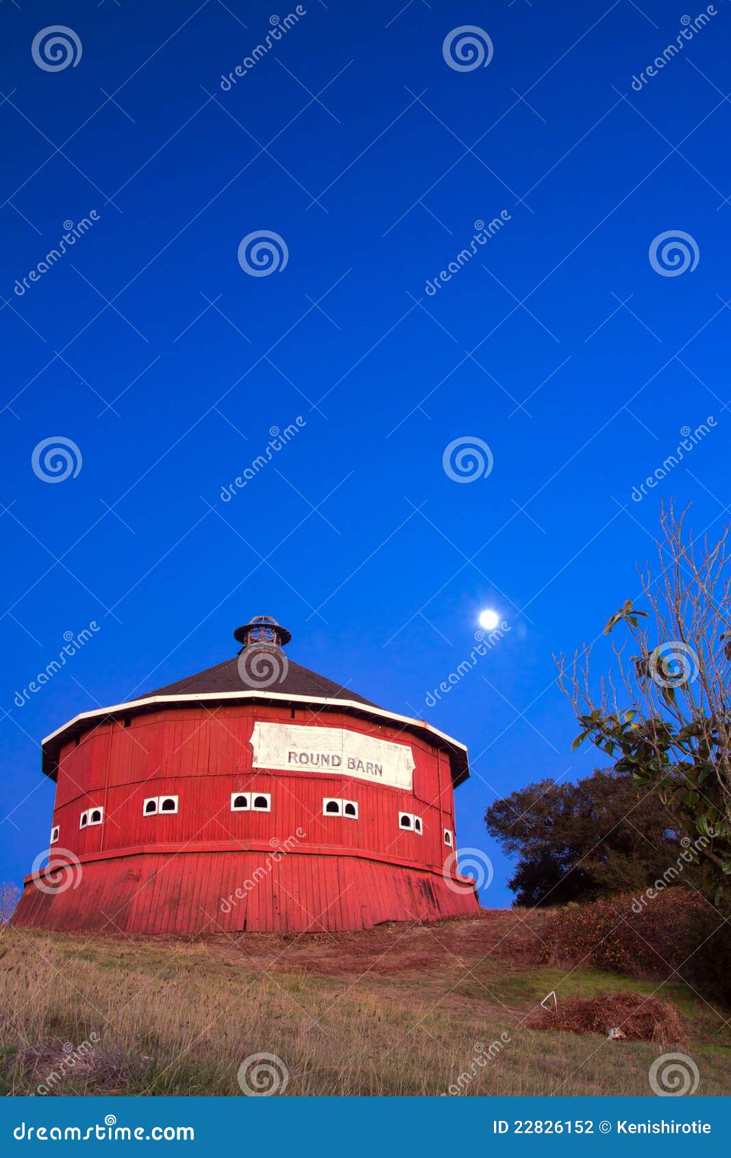 Round red barn stock photo. Image of countryside, landscape - 22826152