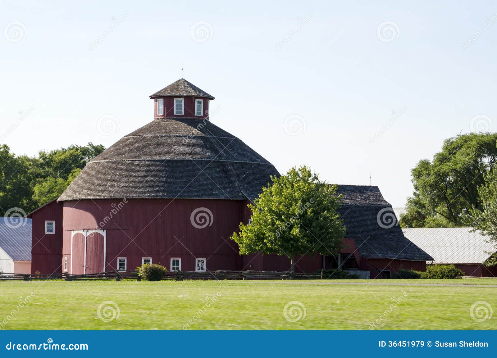 Round red barn stock image. Image of wood, reound, building - 36451979