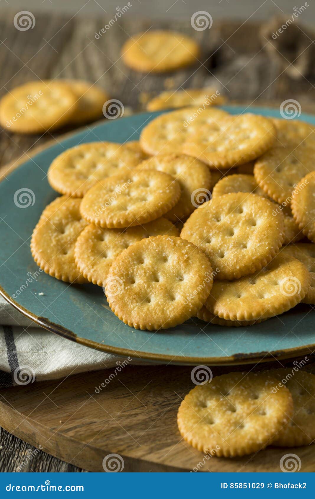 Round Salty Yellow Crackers Stock Image - Image of crisp, bread: 85851029