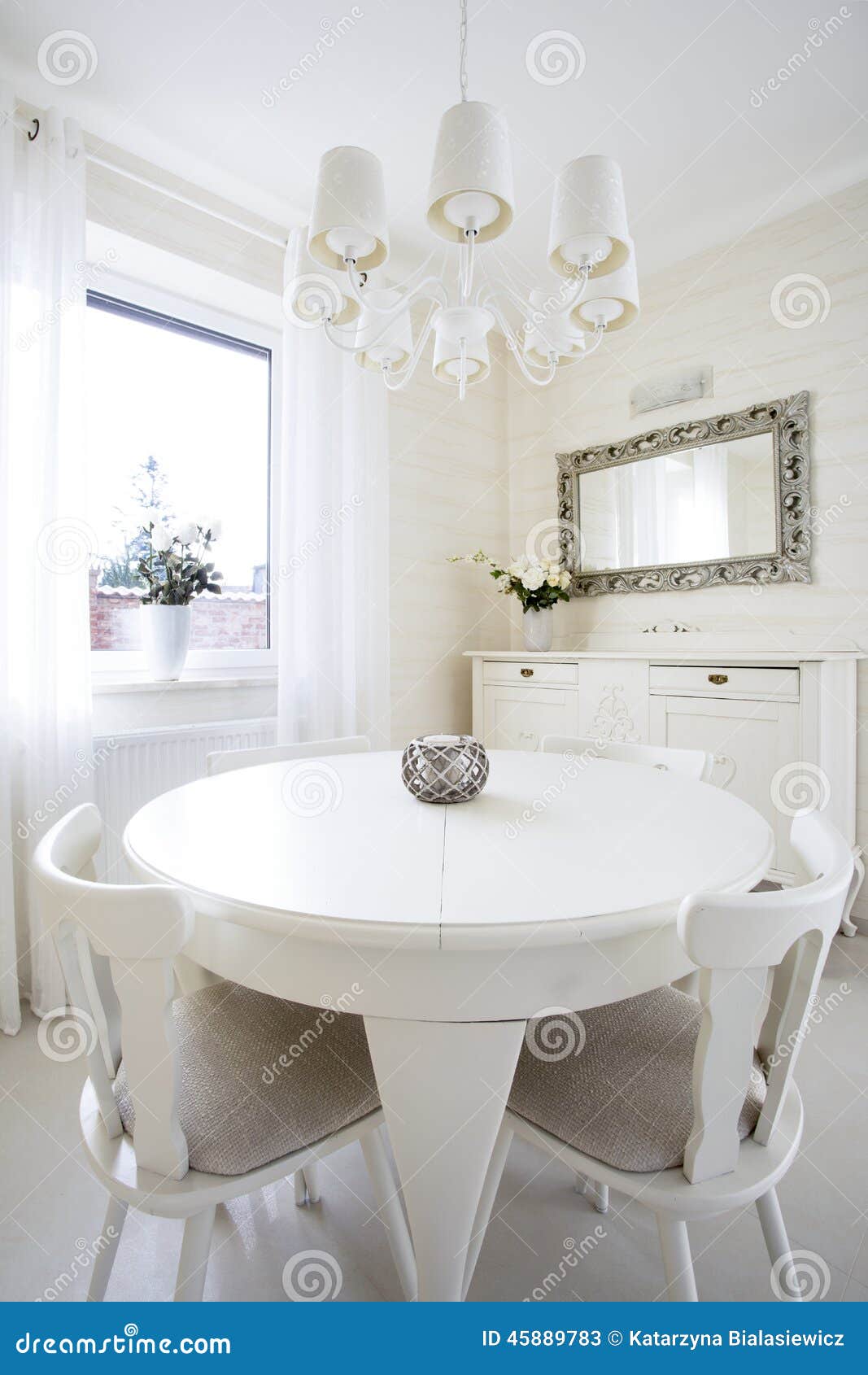 Round Table in Classic Living Room Stock Image - Image of estate ...