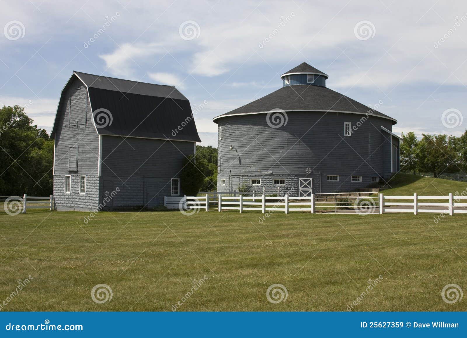 Round and Traditional Country Barns Stock Image - Image of grass, fence ...