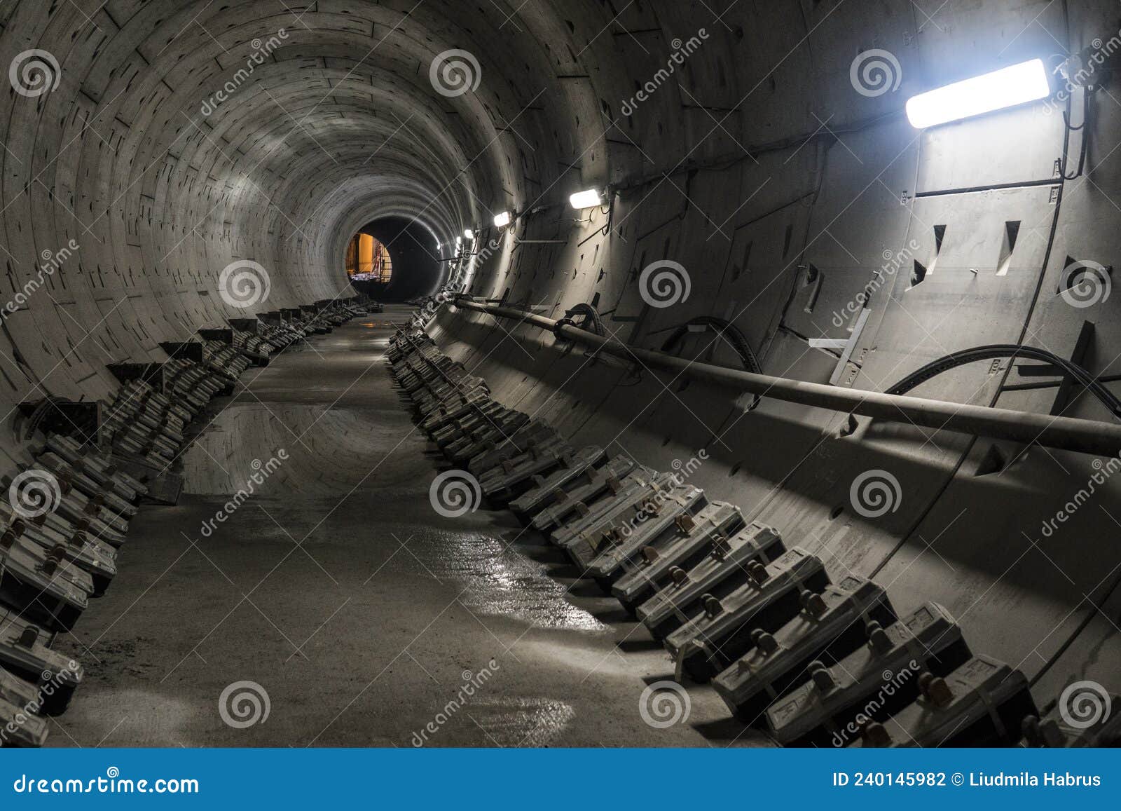 Round Underground Winding Subway Tunnel Going into the Distance Stock ...