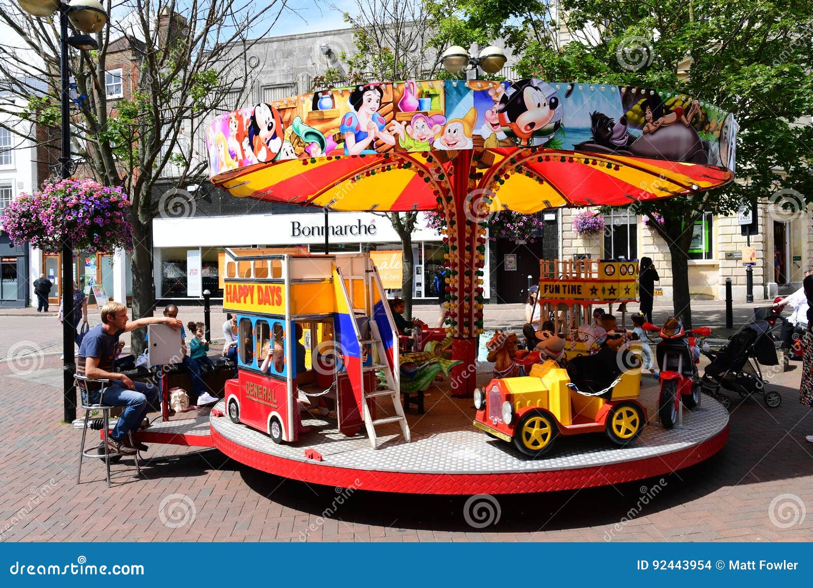 Roundabout in Aylesbury Town Centre Editorial Stock Image - Image of ...