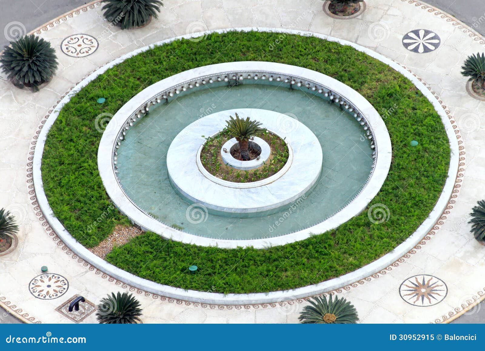 Roundabout fountain stock image. Image of aerial, circle - 30952915