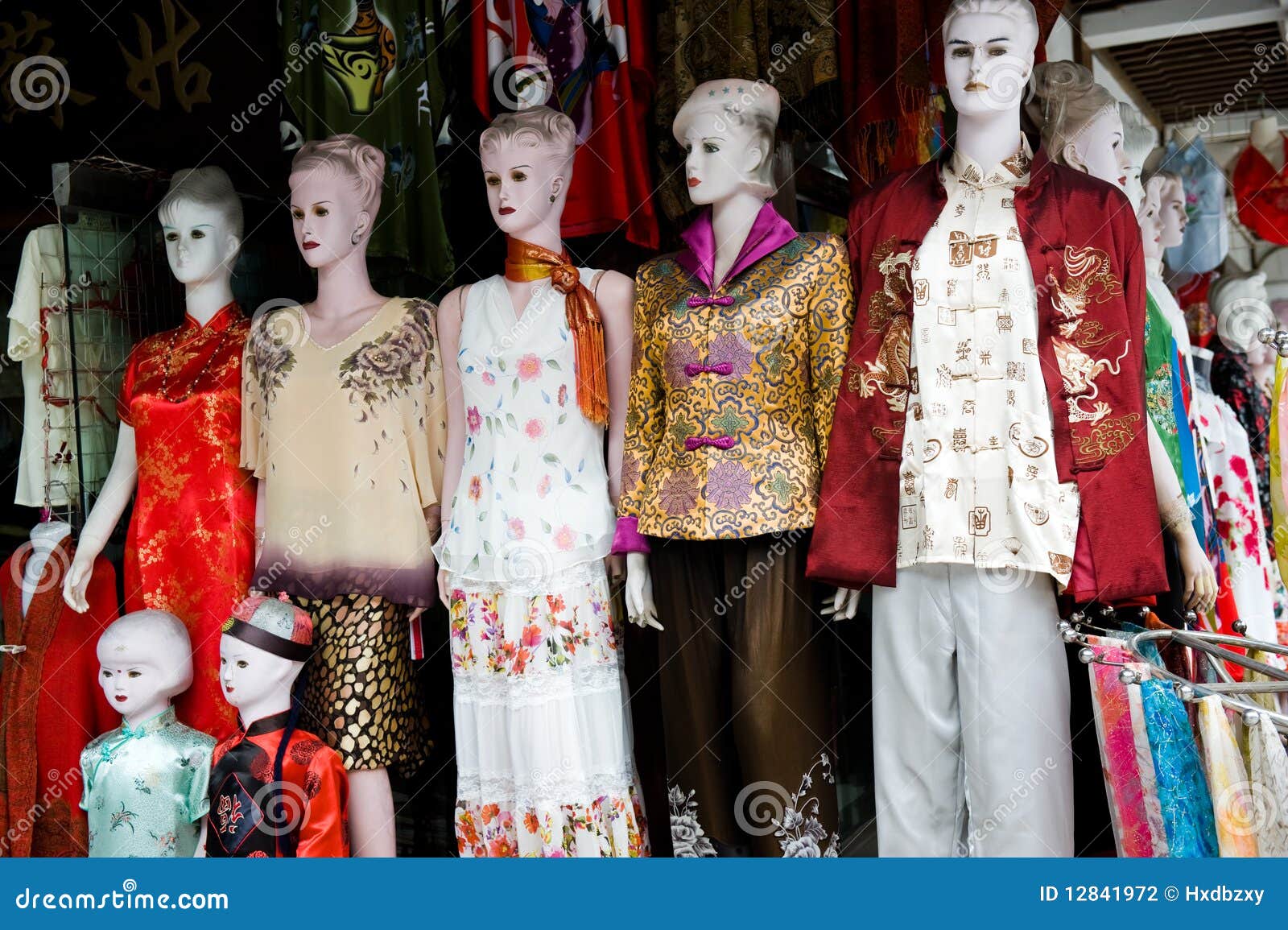 Roupa tradicional chinesa foto de stock. Imagem de revestimento - 12841972