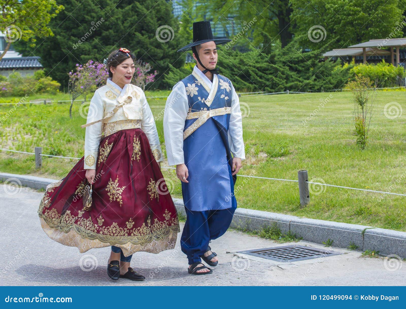 Roupa Tradicional Coreana De Hanbok Imagem de Stock Editorial - Imagem ...