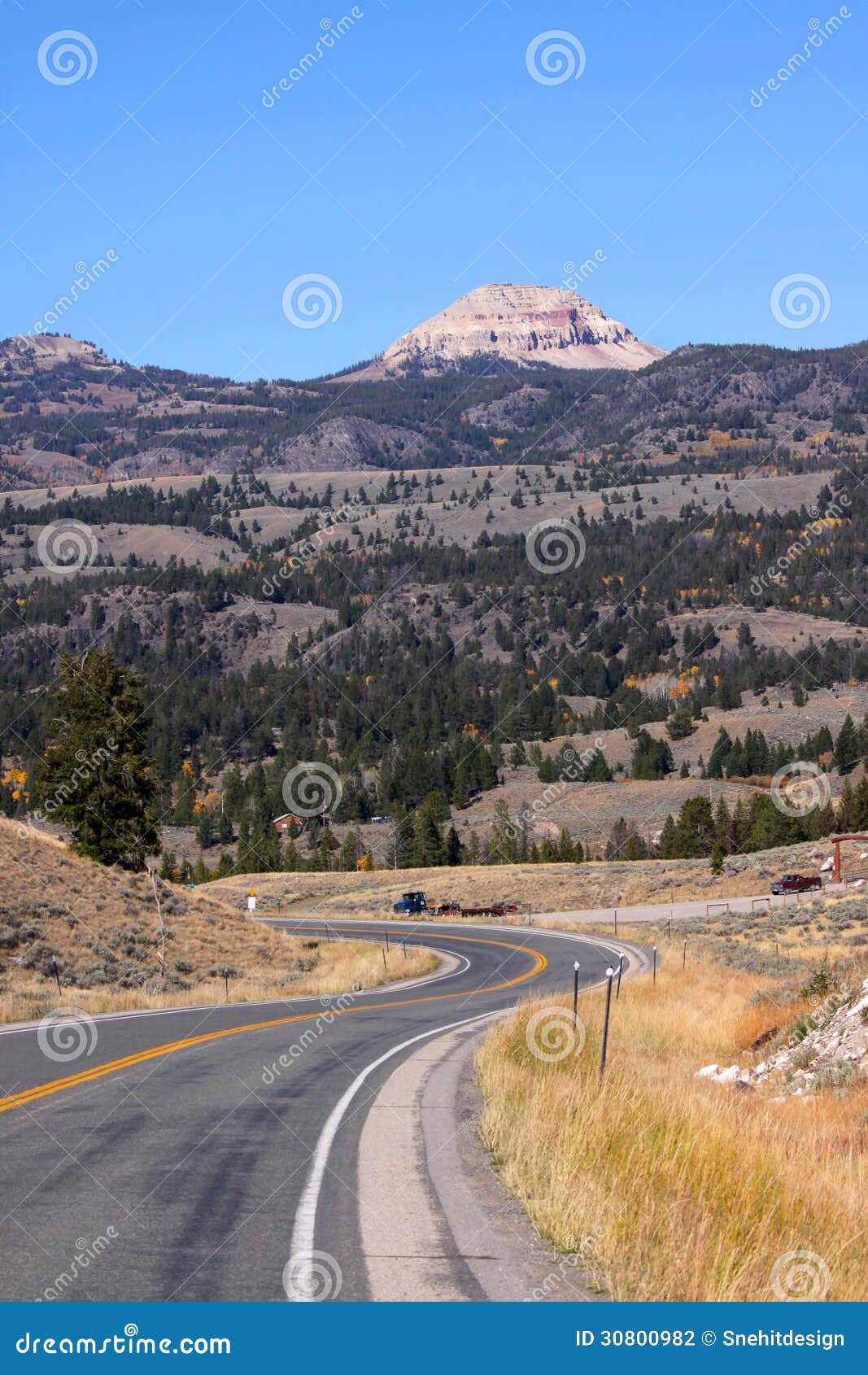 Route 212 Beartooth High Way Stock Photo - Image of fall, lines: 30800982