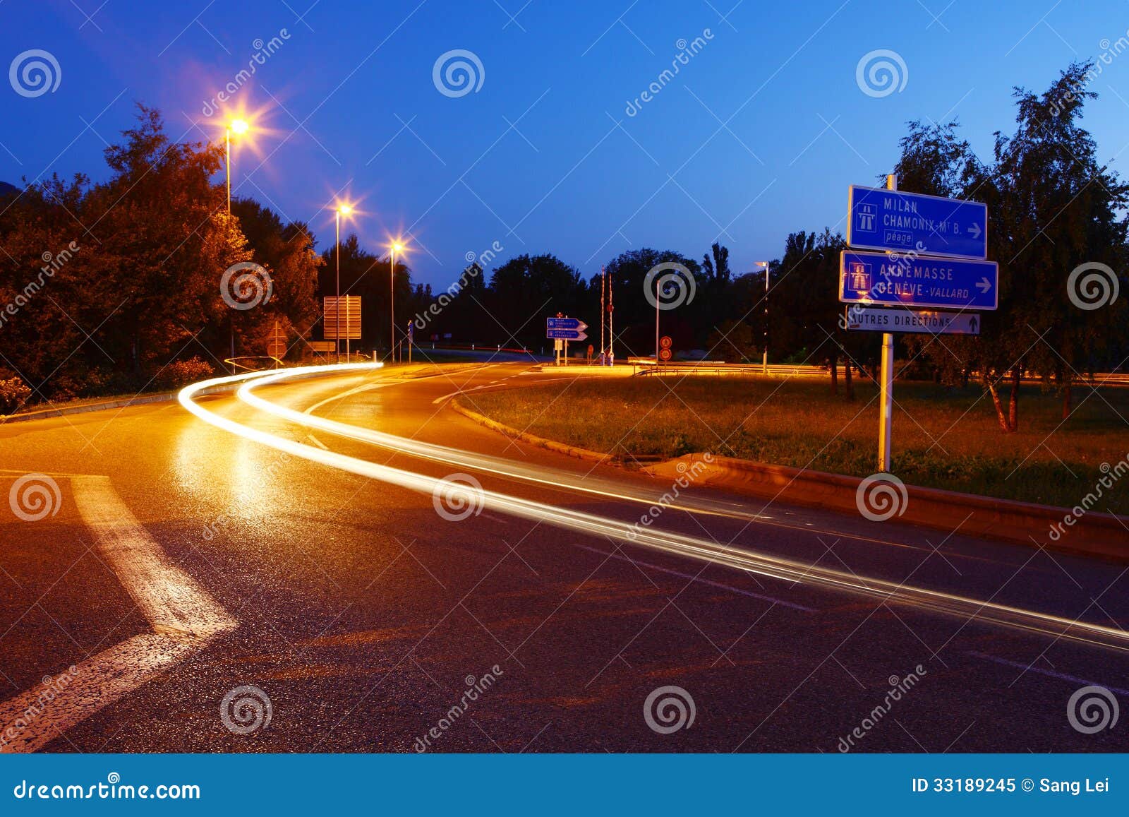 Route dans la nuit image stock. Image du couleur, route - 33189245
