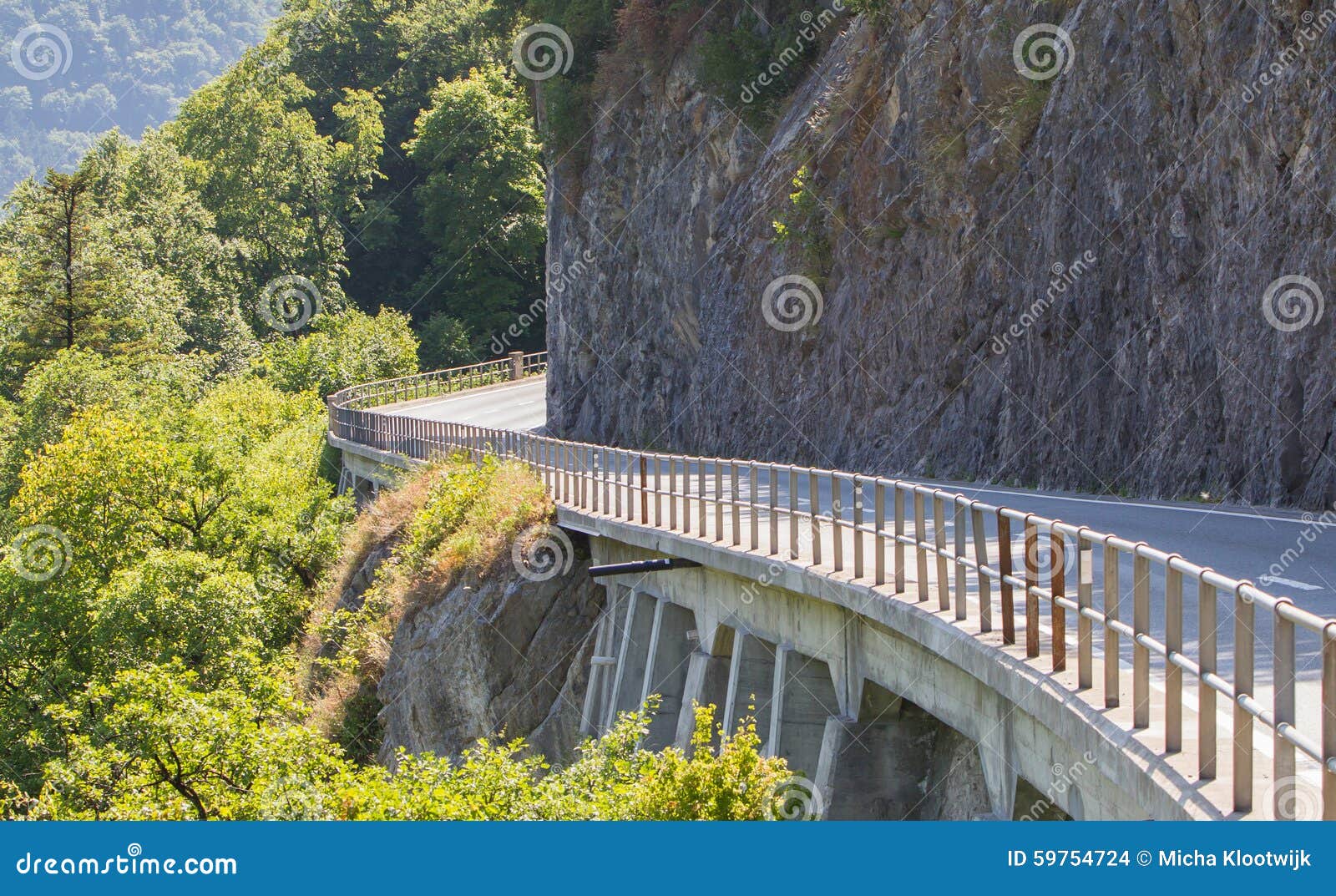 Route de montagne, Suisse photo stock. Image du nature - 59754724