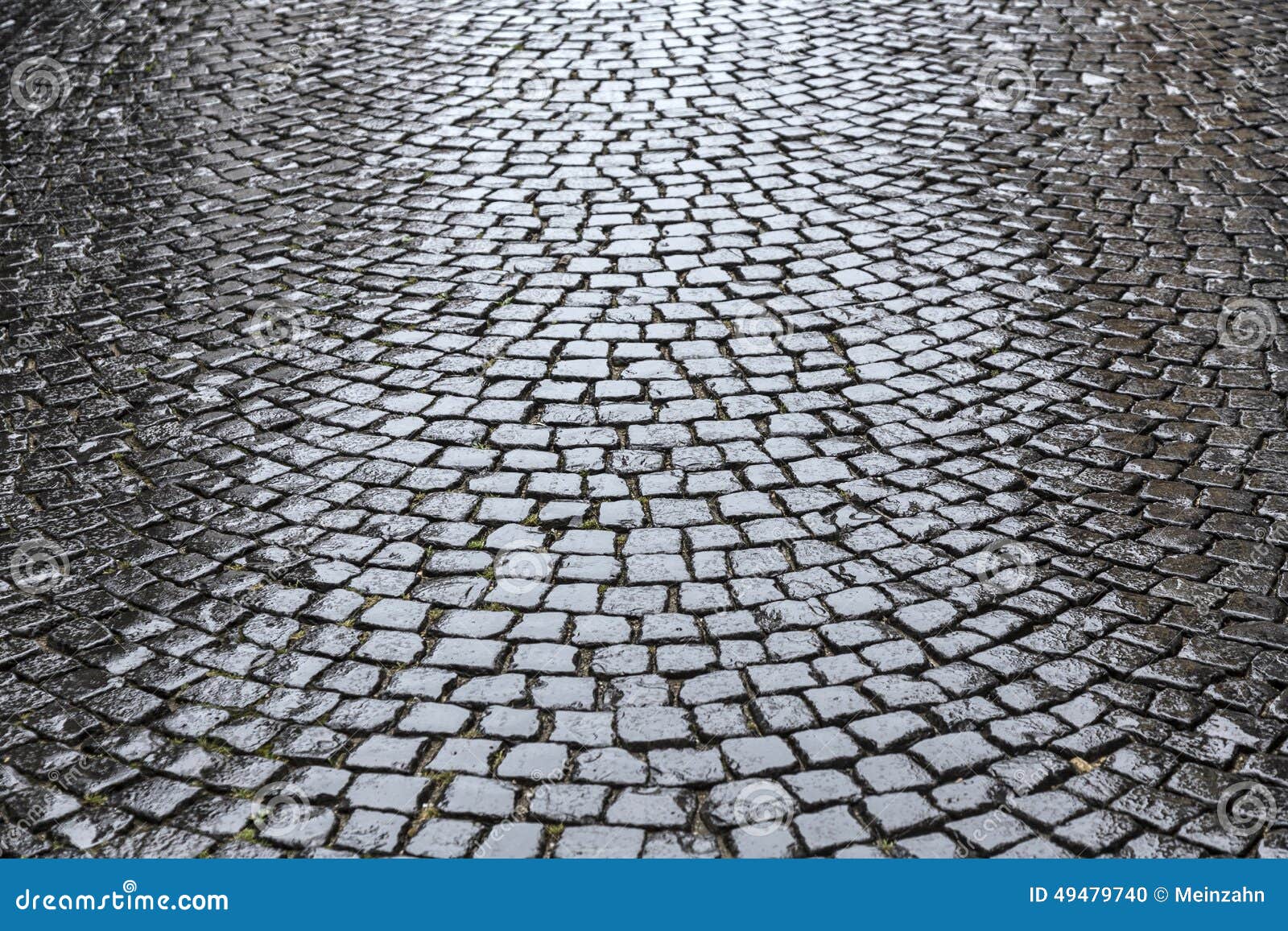 Route en pierre de pavé photo stock. Image du rugueux - 49479740