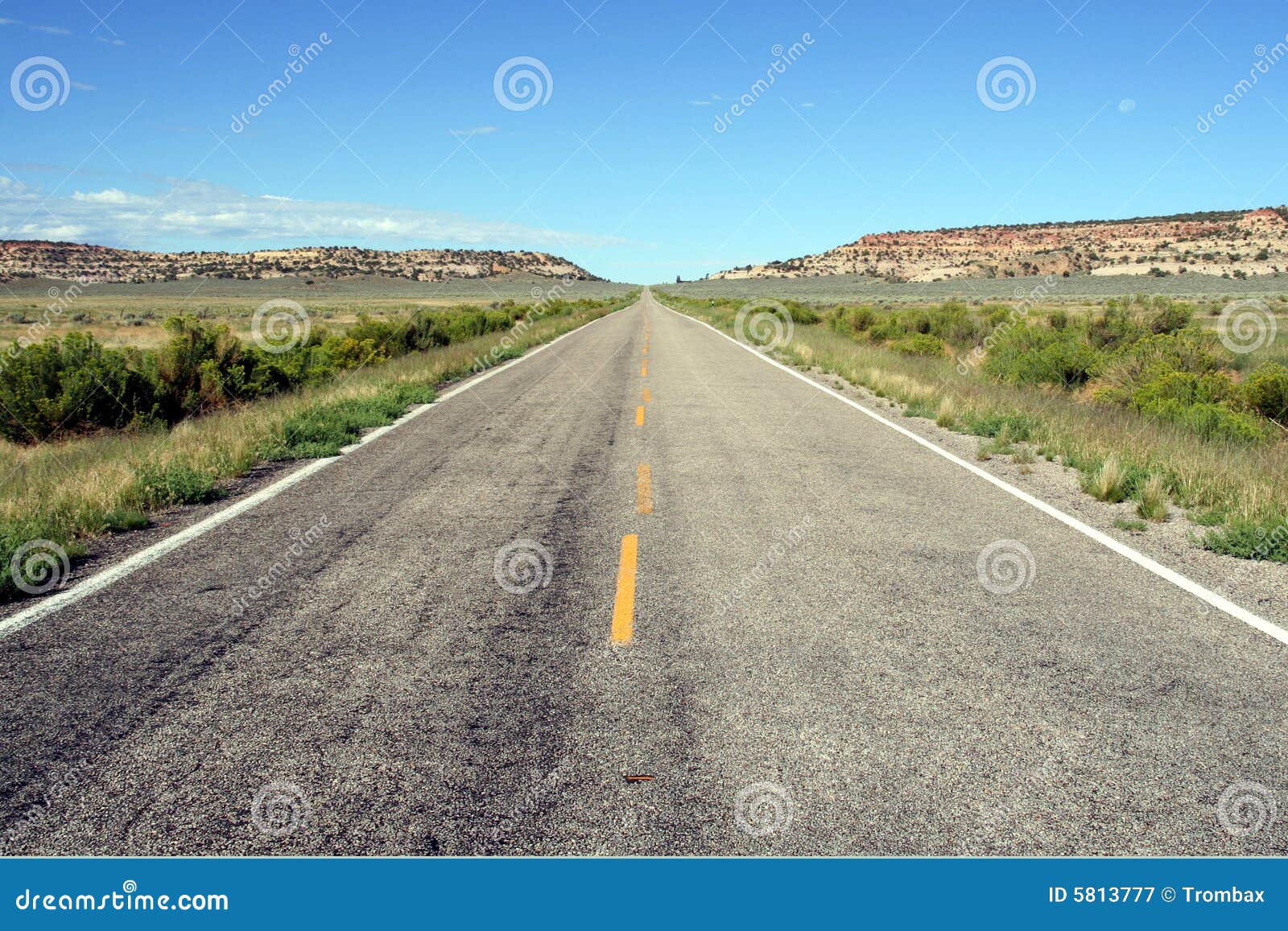 Route infinie image stock. Image du course, avenir, limite - 5813777