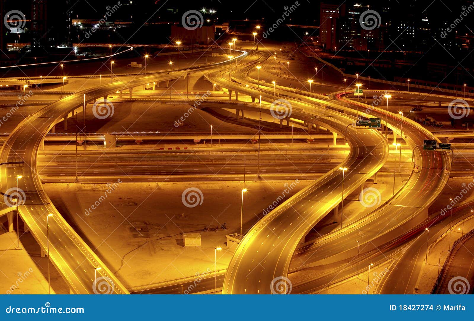Route la nuit photo stock. Image du emirats, cityscape - 18427274