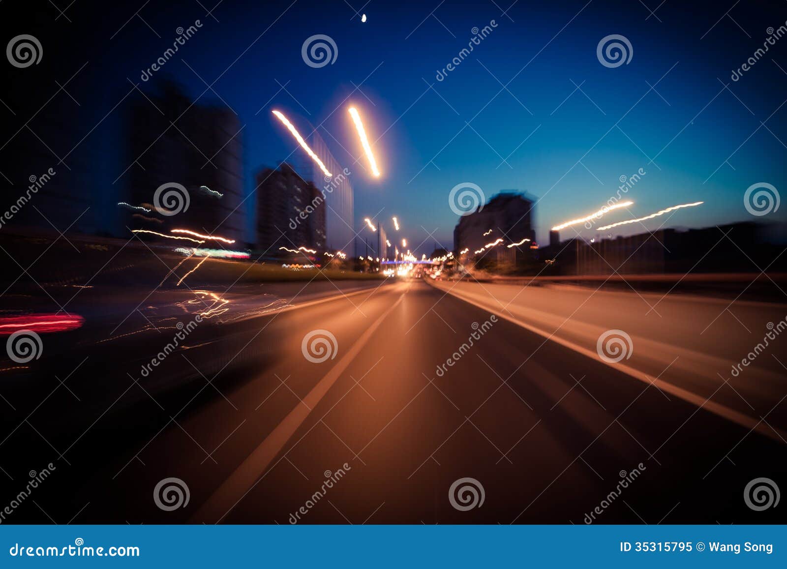 Route la nuit image stock. Image du contexte, route, sports - 35315795