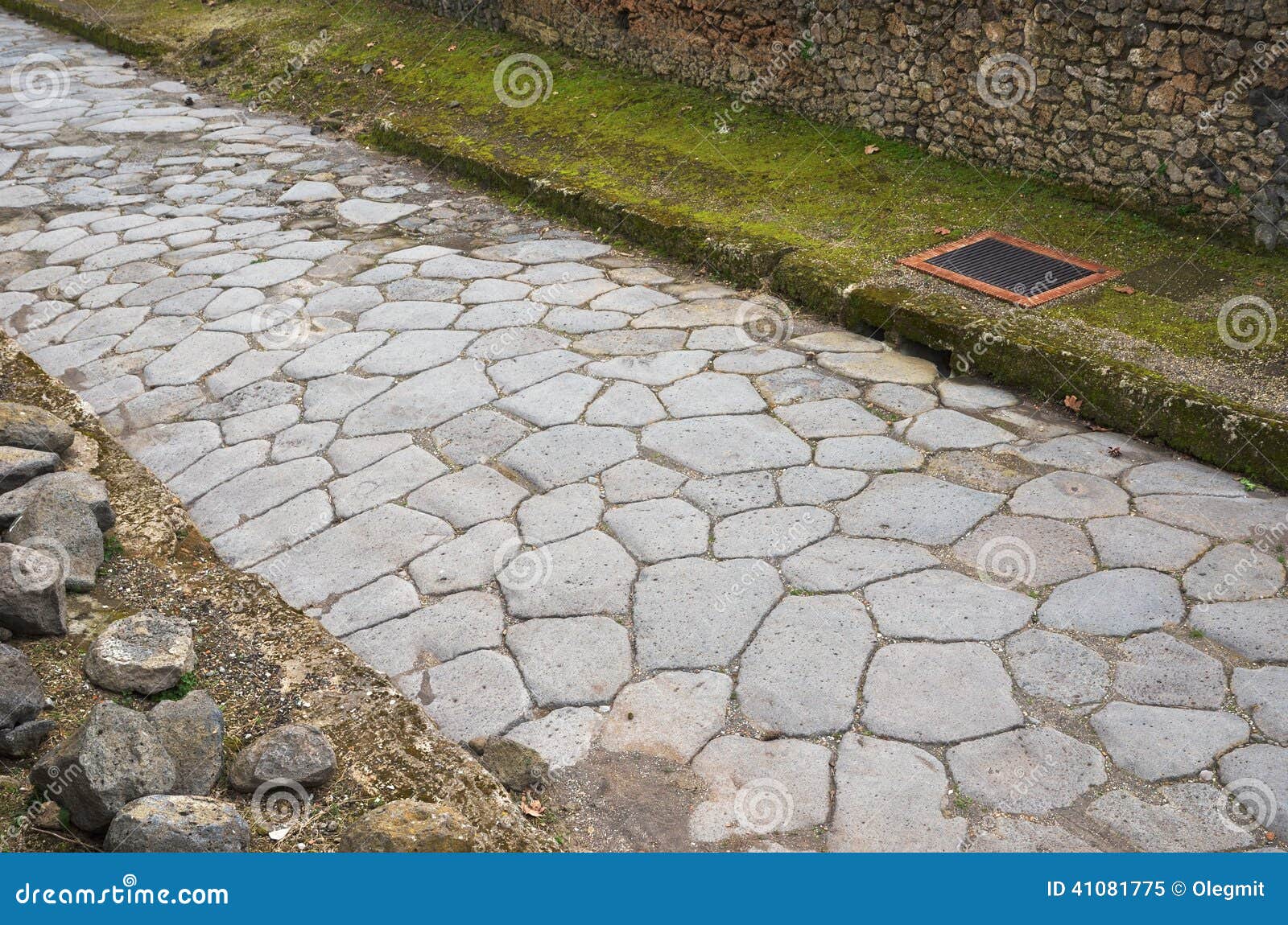 Route romaine antique image stock. Image du réhabilité - 41081775