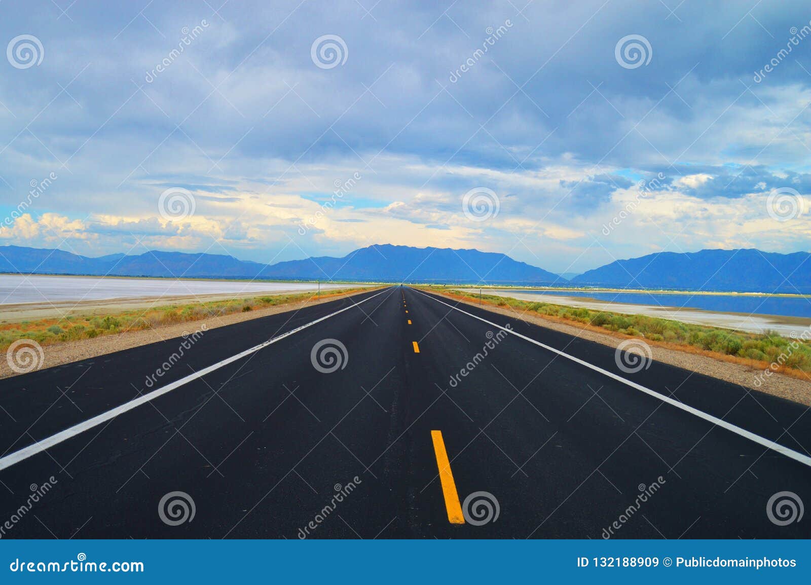 Route, Route, Ciel, Asphalte Image. Image: 132188909